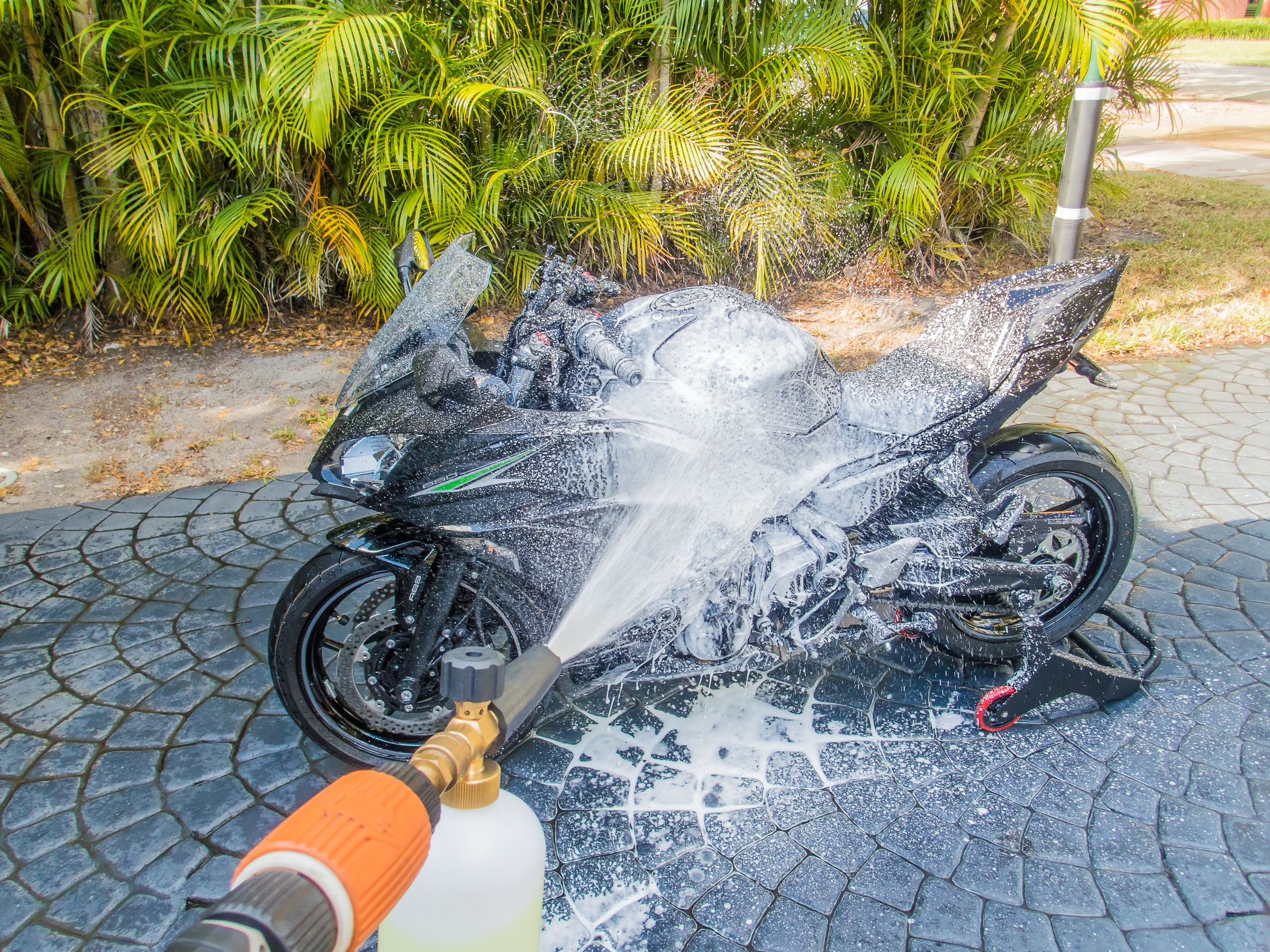 Motorcycle Chain Cleaning & Lubrication - Ninja 650/Z650 : 10 Steps ...