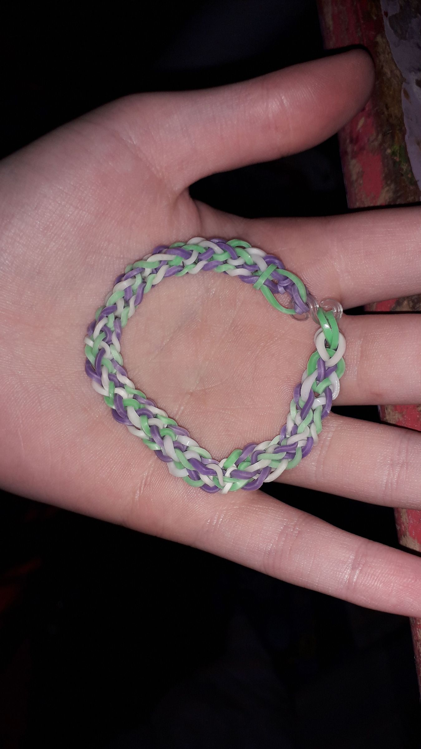 Inverted Fishtail Rainbow Loom Bracelet : 16 Steps - Instructables