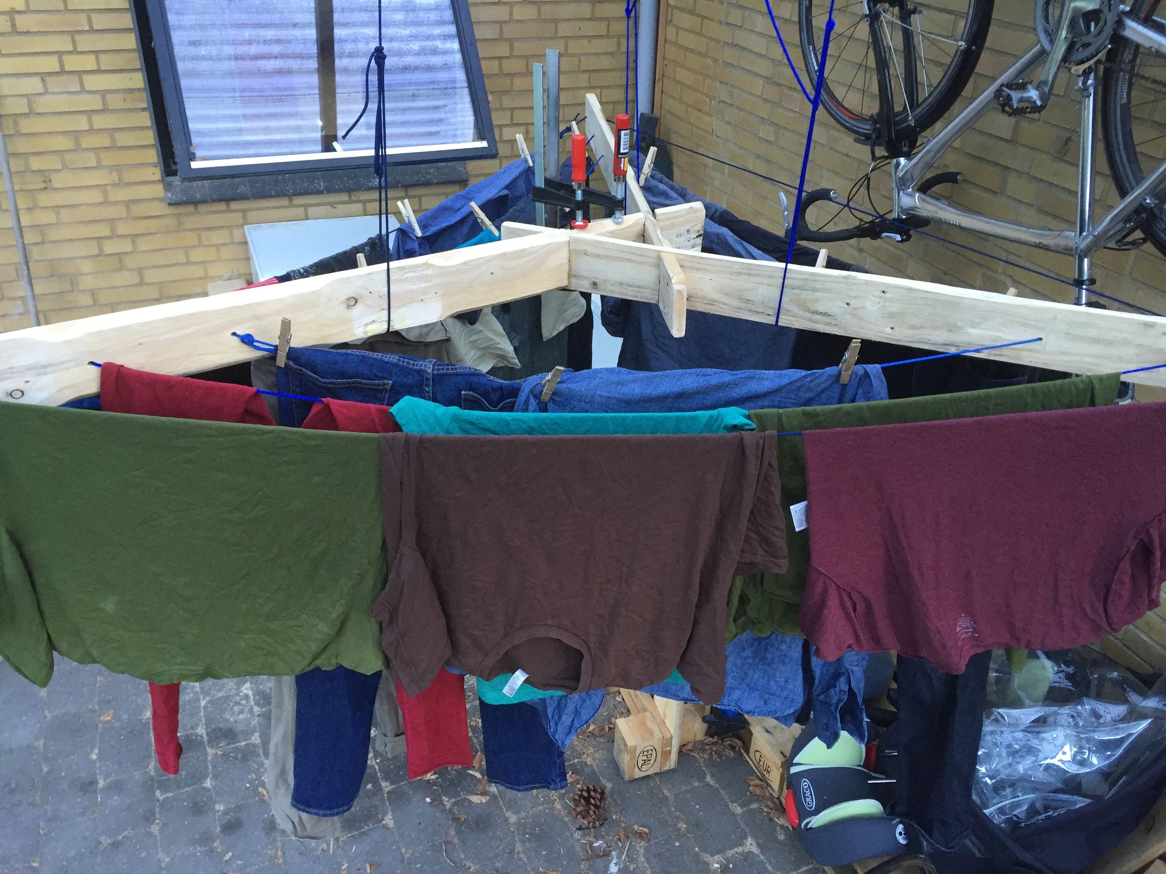 Clothes Drying Rack Out of Pallets and Paracord : 4 Steps (with ...