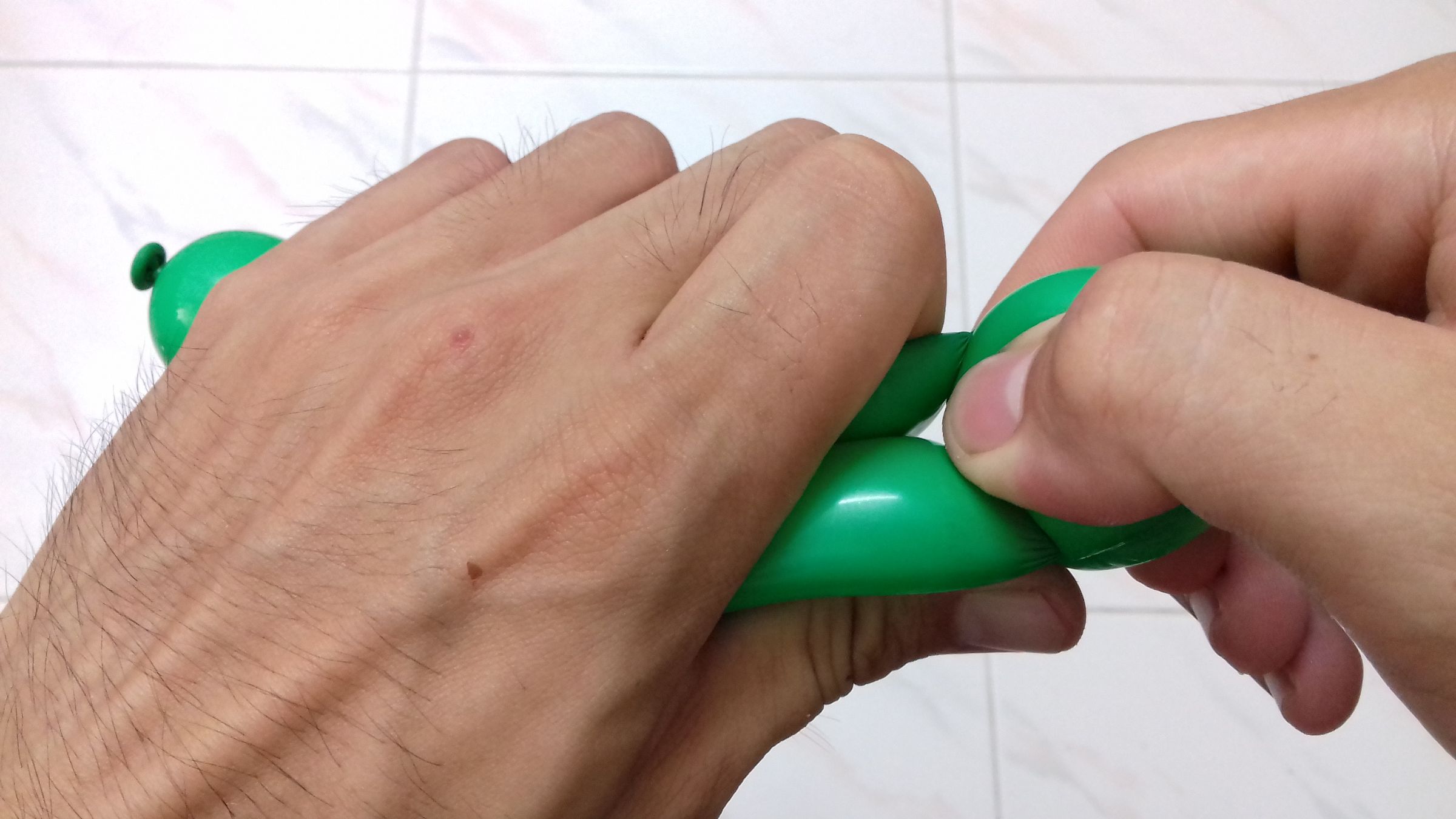 Balloon Twisting- Basic Skills- Types of Twists : 4 Steps - Instructables