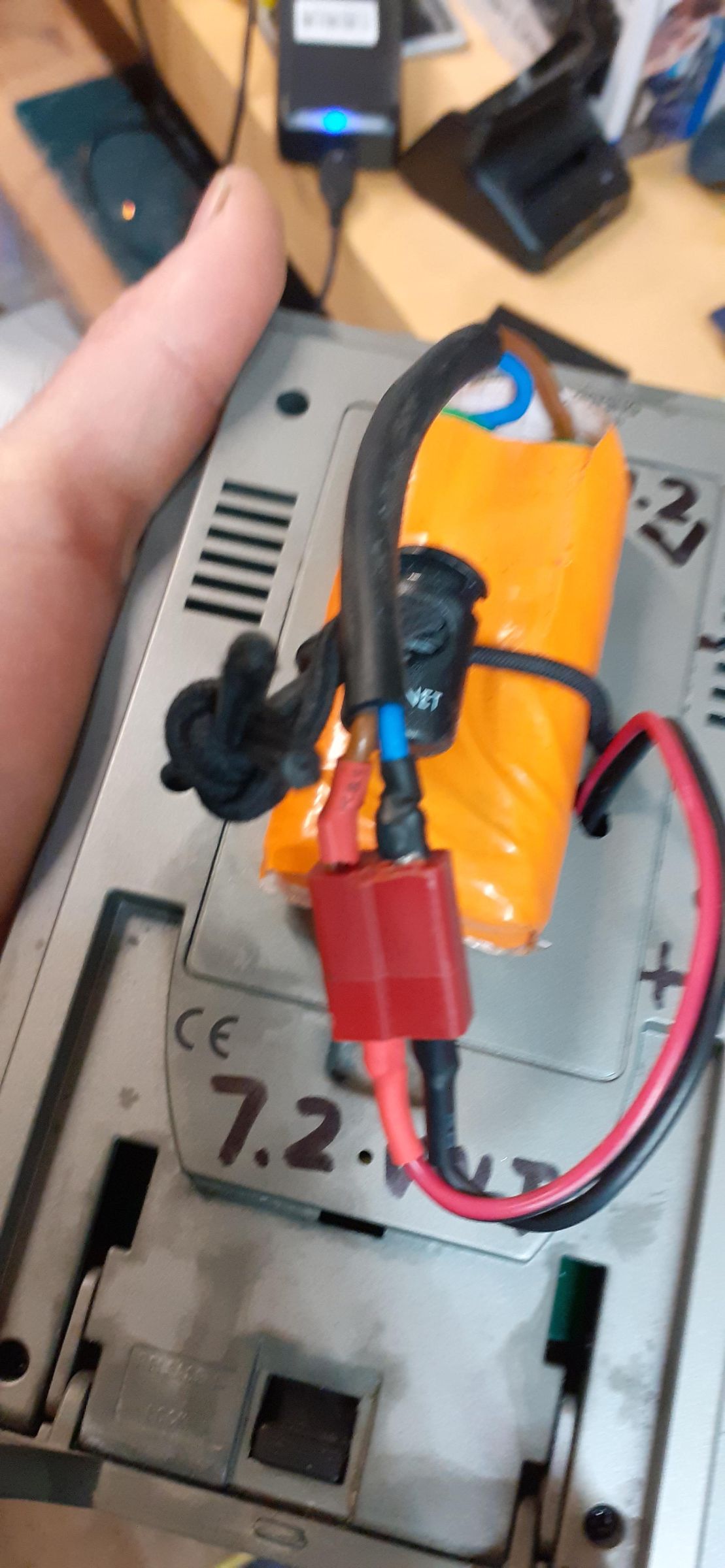 Replacing Normal Batteries With 18650 Rechargeable Batteries : 6 Steps ...