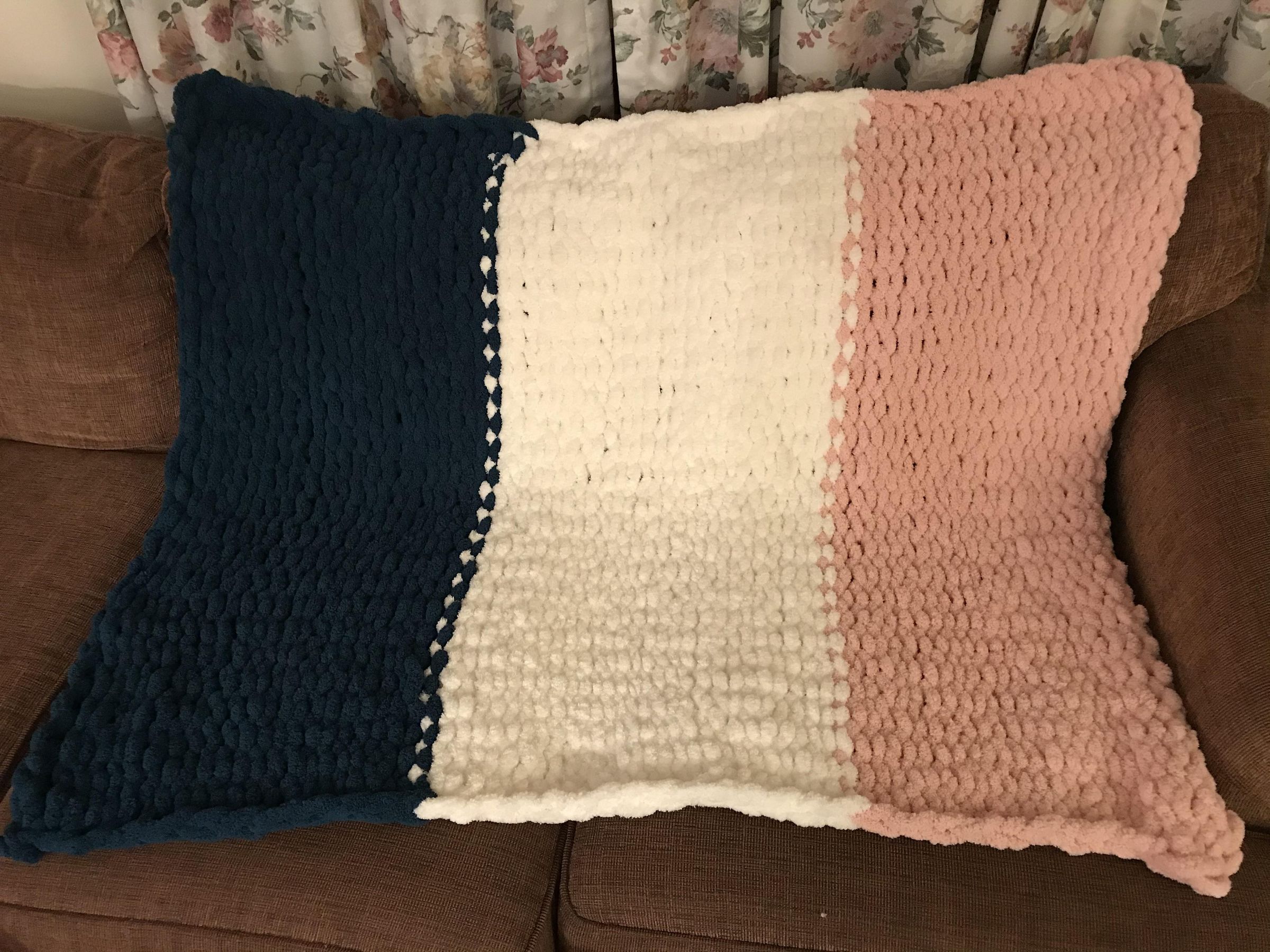 Easy Chunky Hand-Knitted Blanket in One Hour : 9 Steps (with Pictures ...