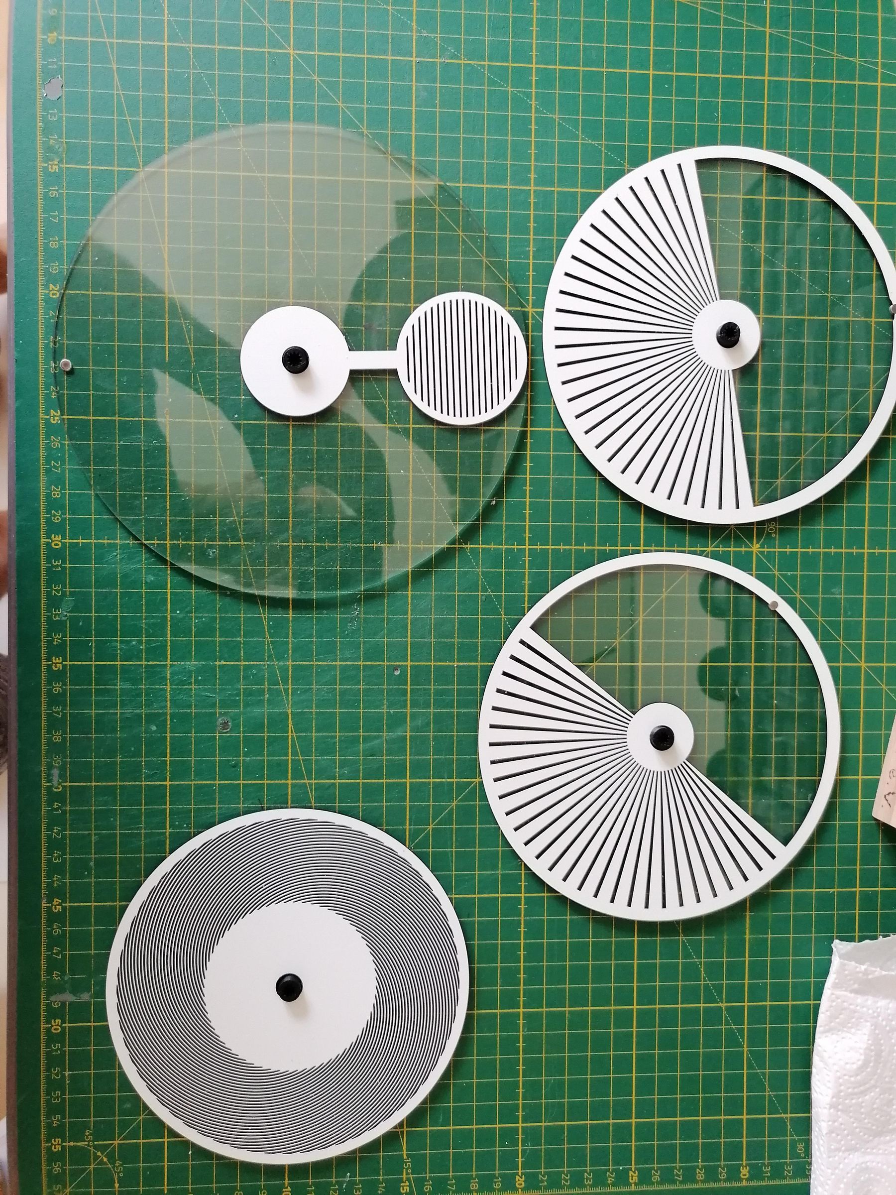 Moiré Clock : 9 Steps (with Pictures) - Instructables