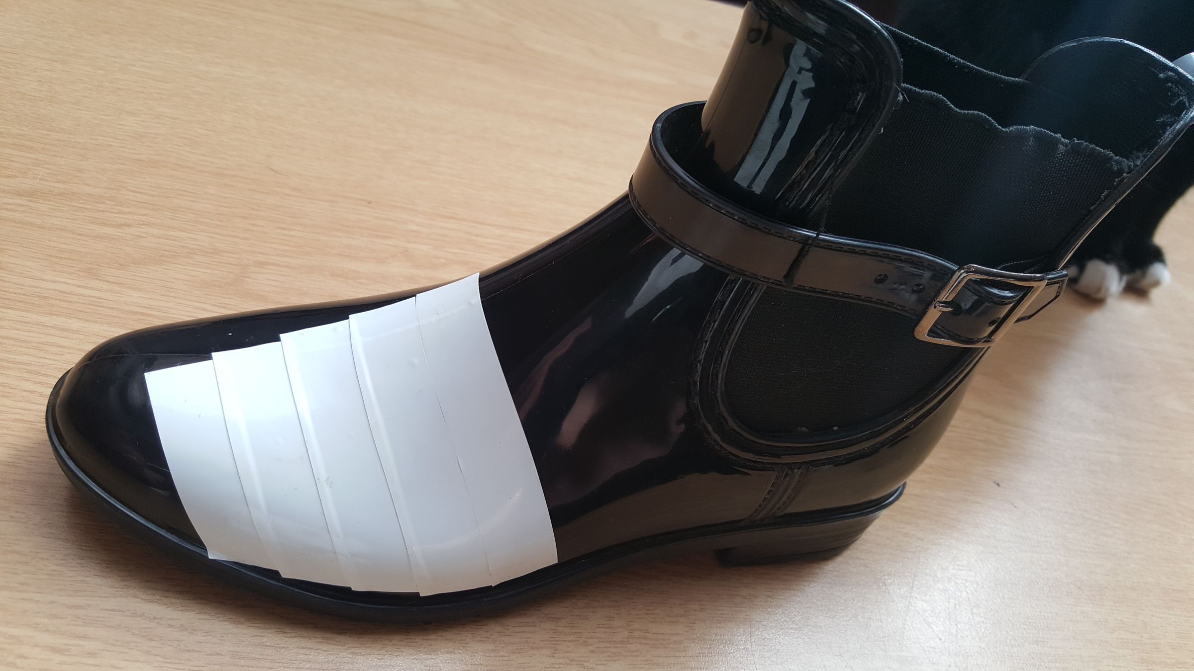Temporary Makeover Shoes Using Tape : 6 Steps - Instructables