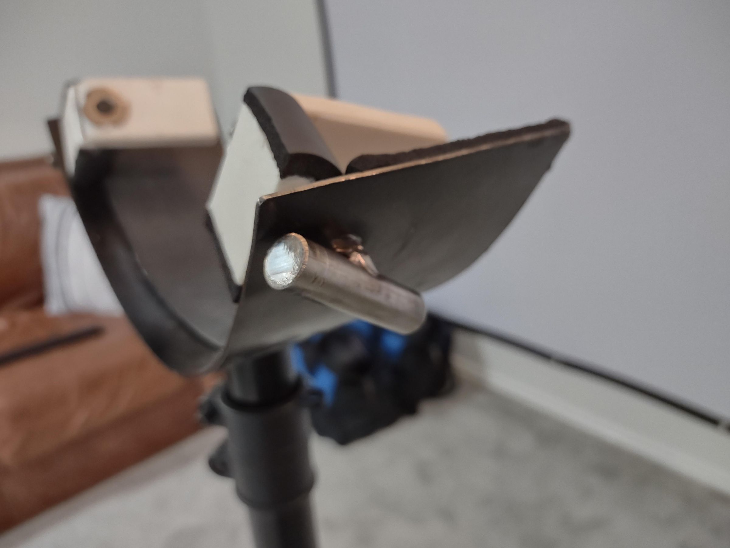 Open Back Banjo Stand : 4 Steps - Instructables