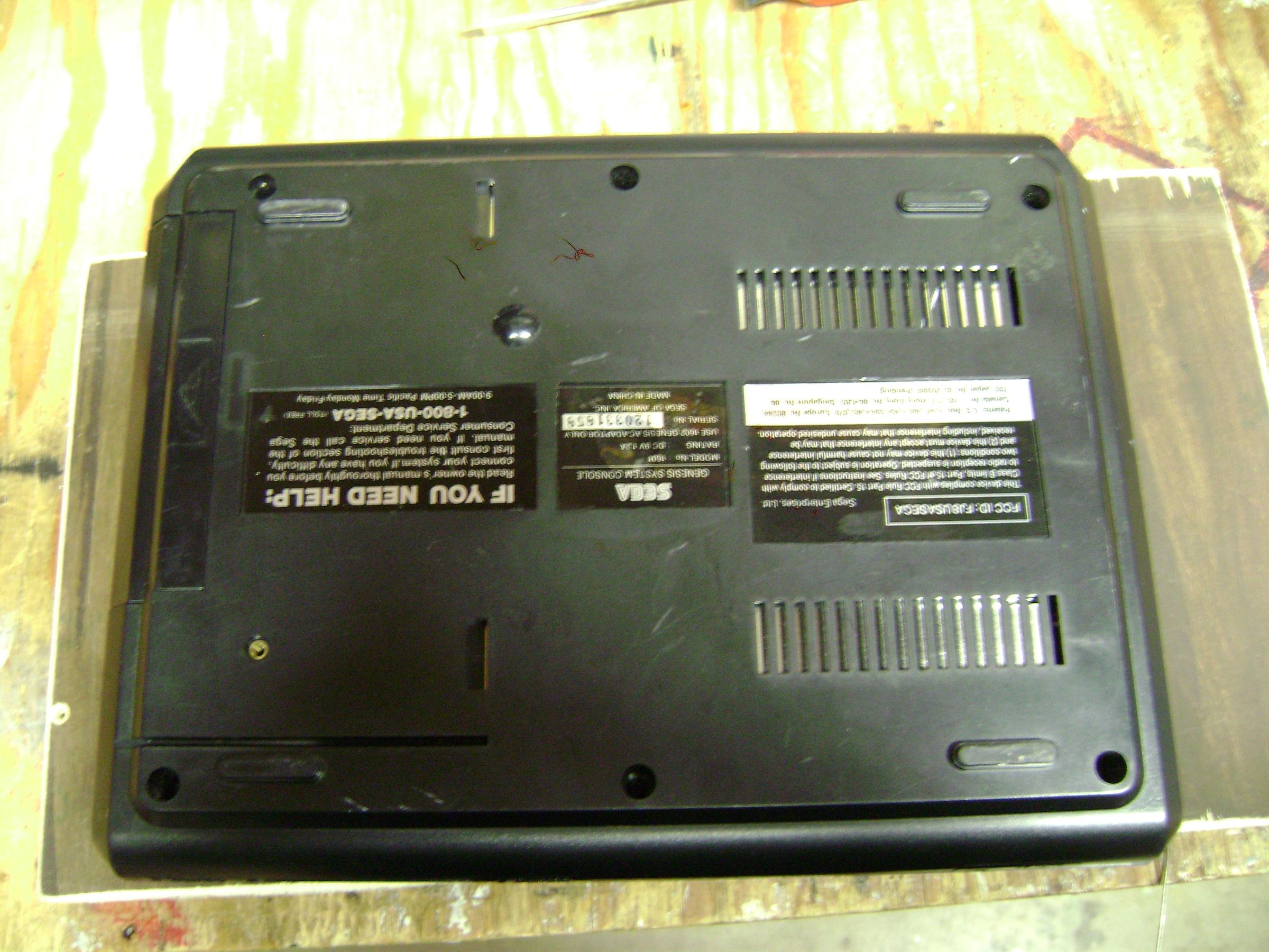 Sega Genesis Model 1 Region Modification : 10 Steps - Instructables