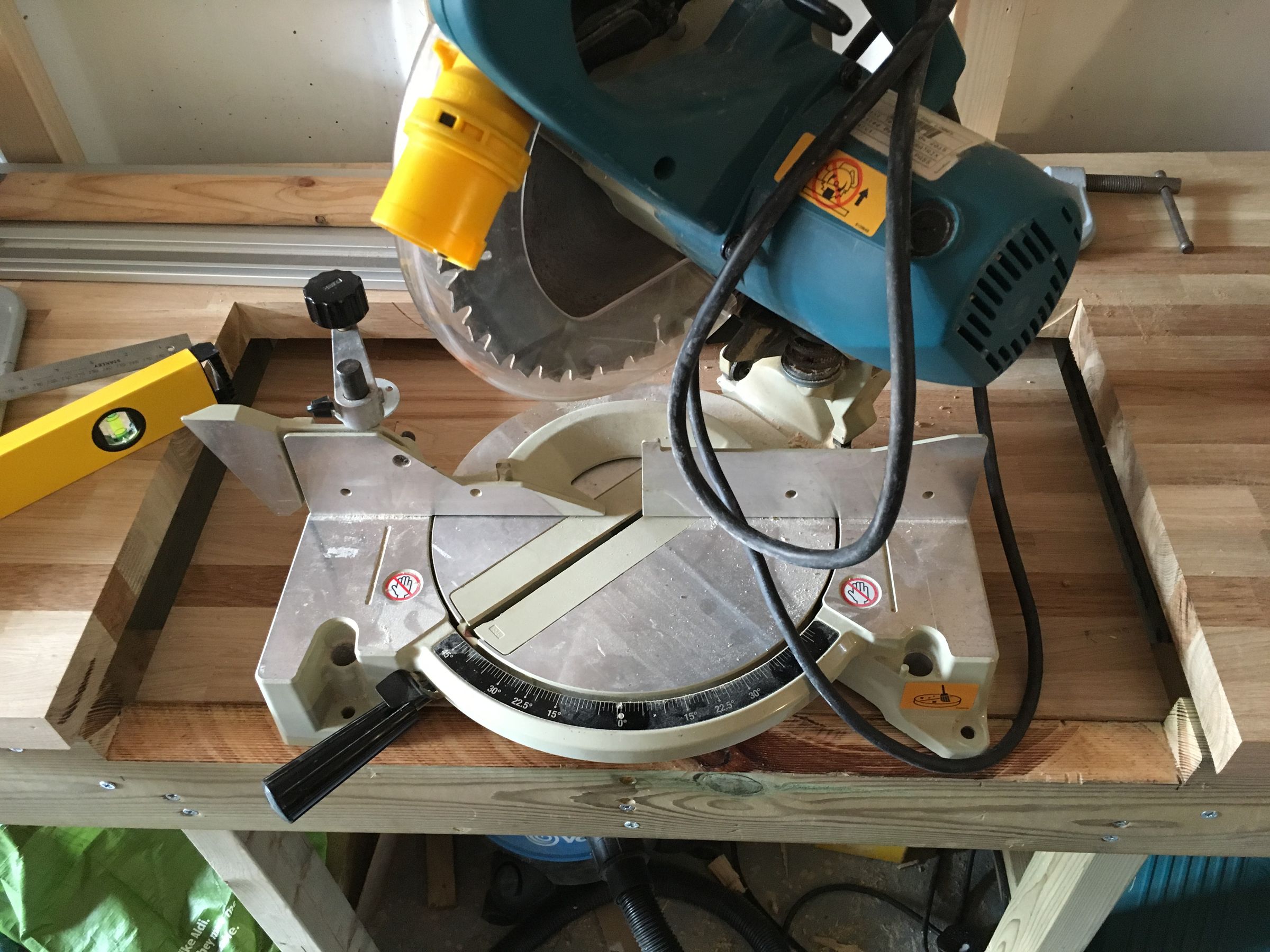 Heavy Duty Workbench With Chop Saw : 9 Steps (with Pictures ...