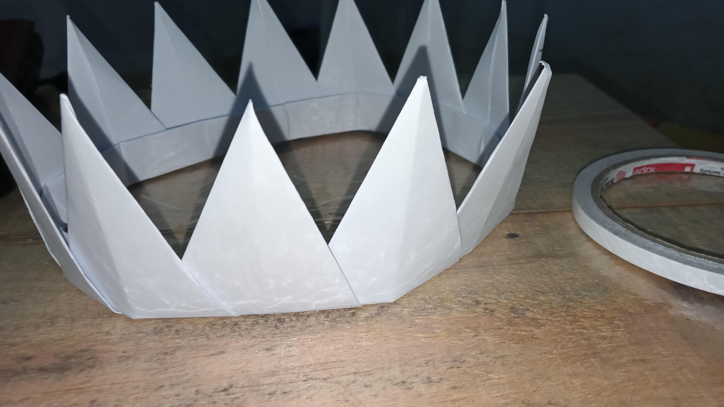 How to Make a Paper Crown : 11 Steps (with Pictures) - Instructables