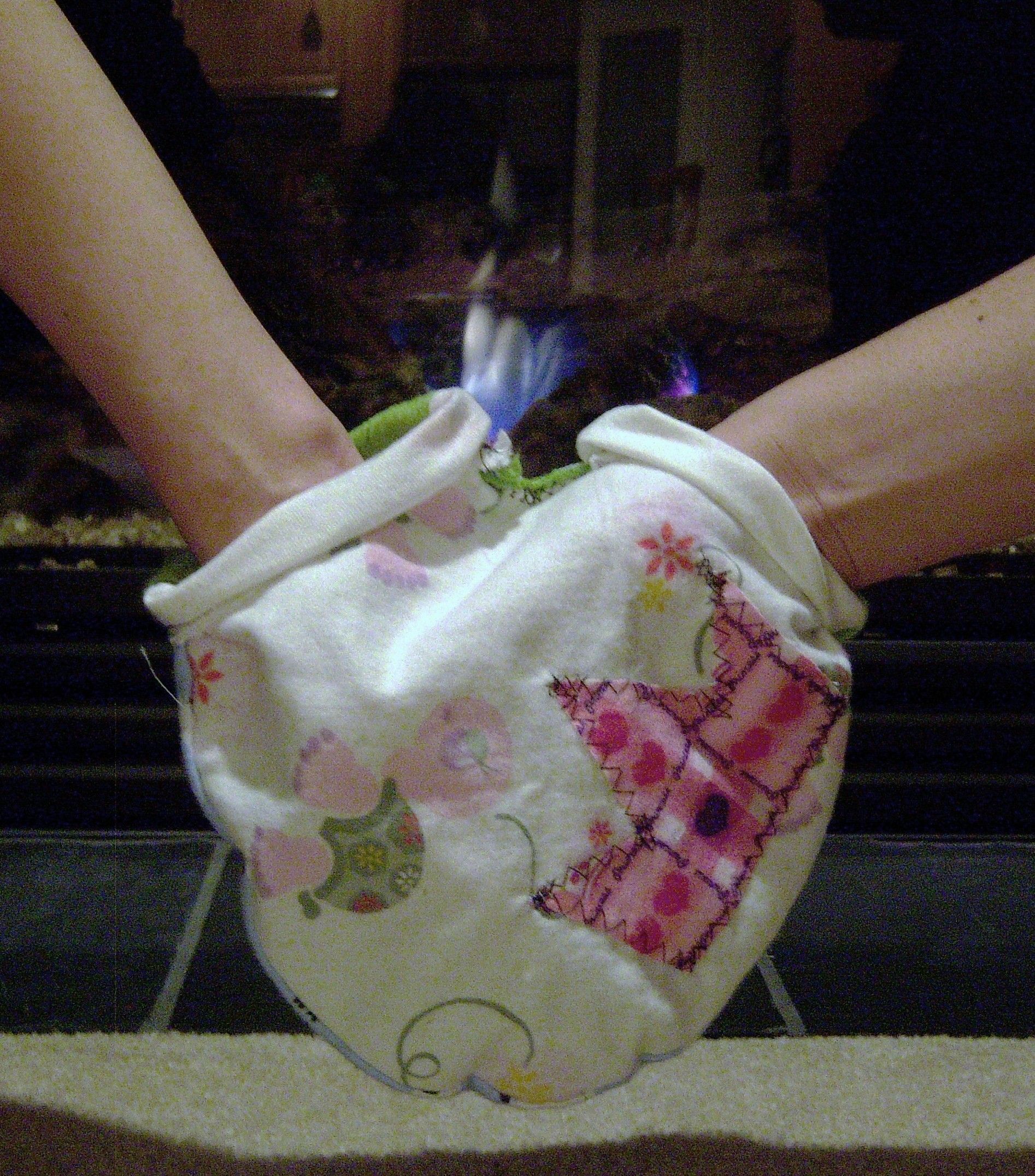 One Mitten for Two. : 7 Steps (with Pictures) - Instructables