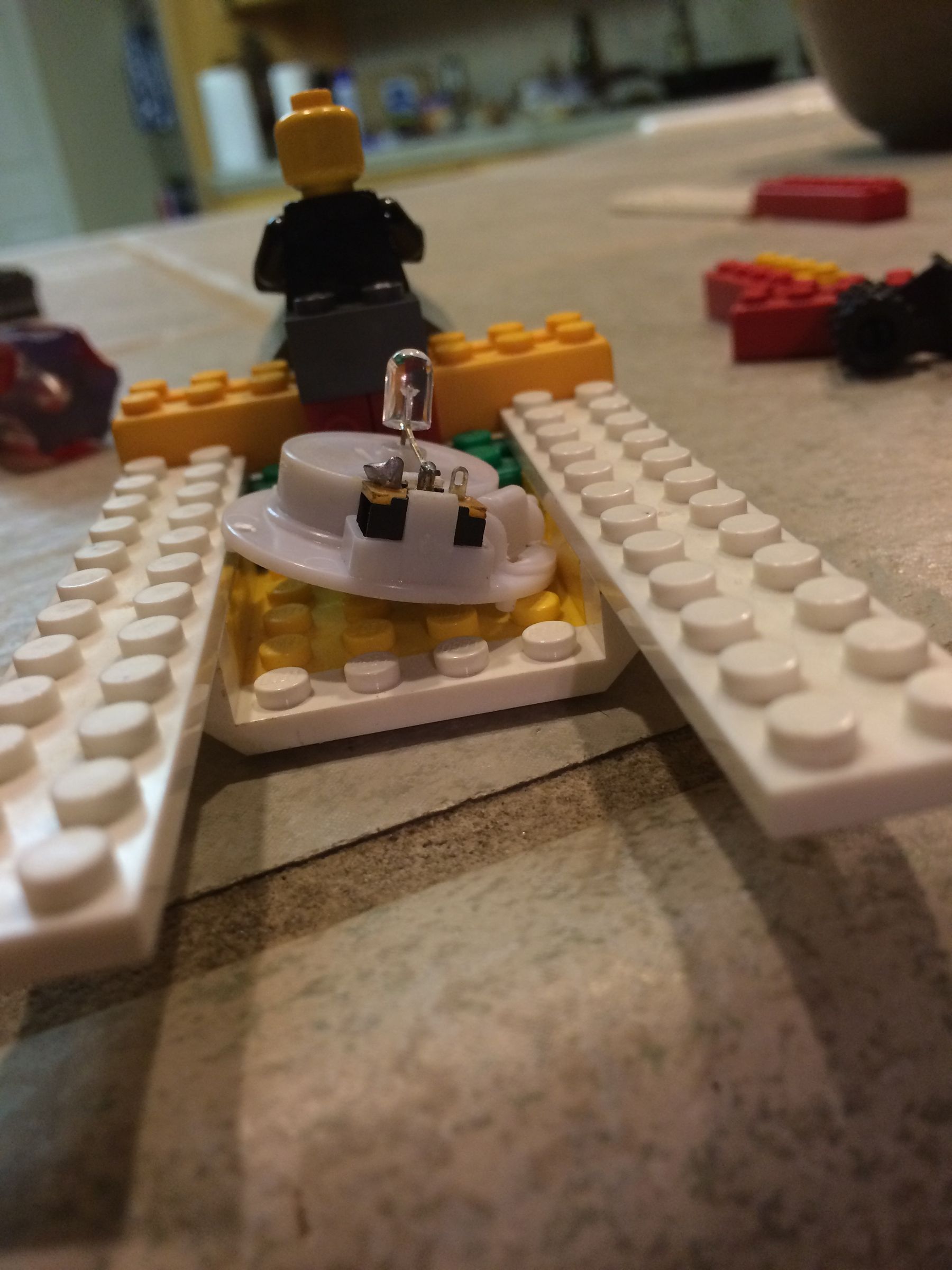 Lego Light Up Spacecraft : 8 Steps - Instructables