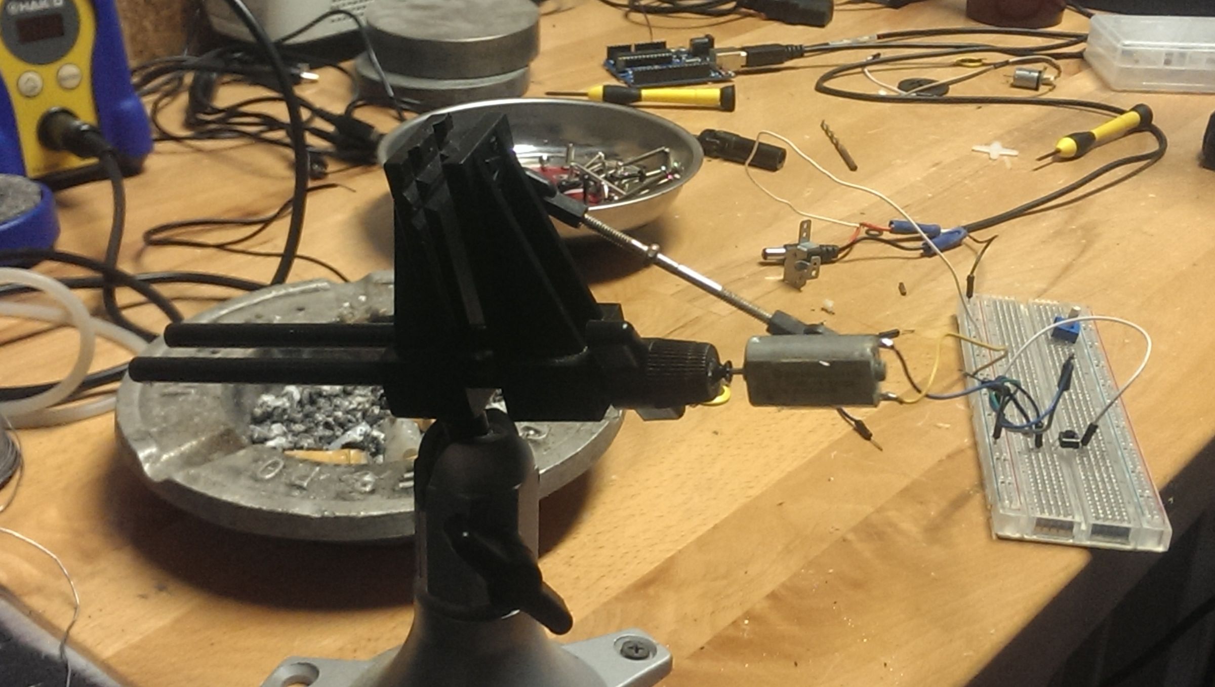 Electric Vise (UPDATE ON OFF ON SWITCH) : 6 Steps - Instructables