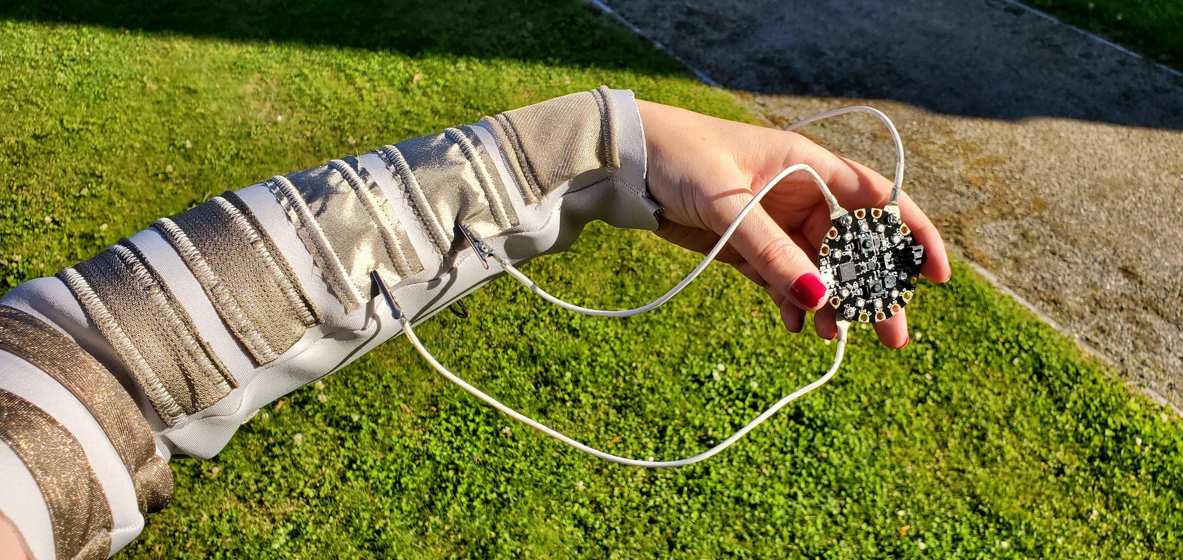 Touch Me! Open Universal Input Sleeve {OUIS} : 12 Steps (with Pictures ...