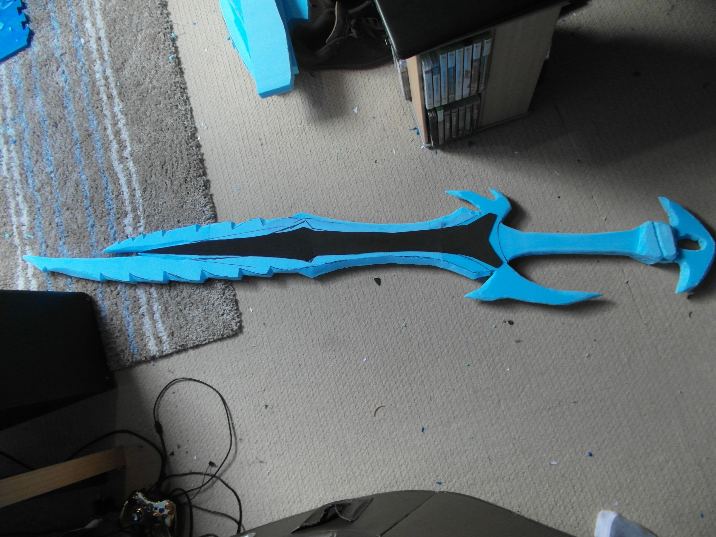 6ft Long Skyrim: Daedric Great Sword. : 4 Steps - Instructables