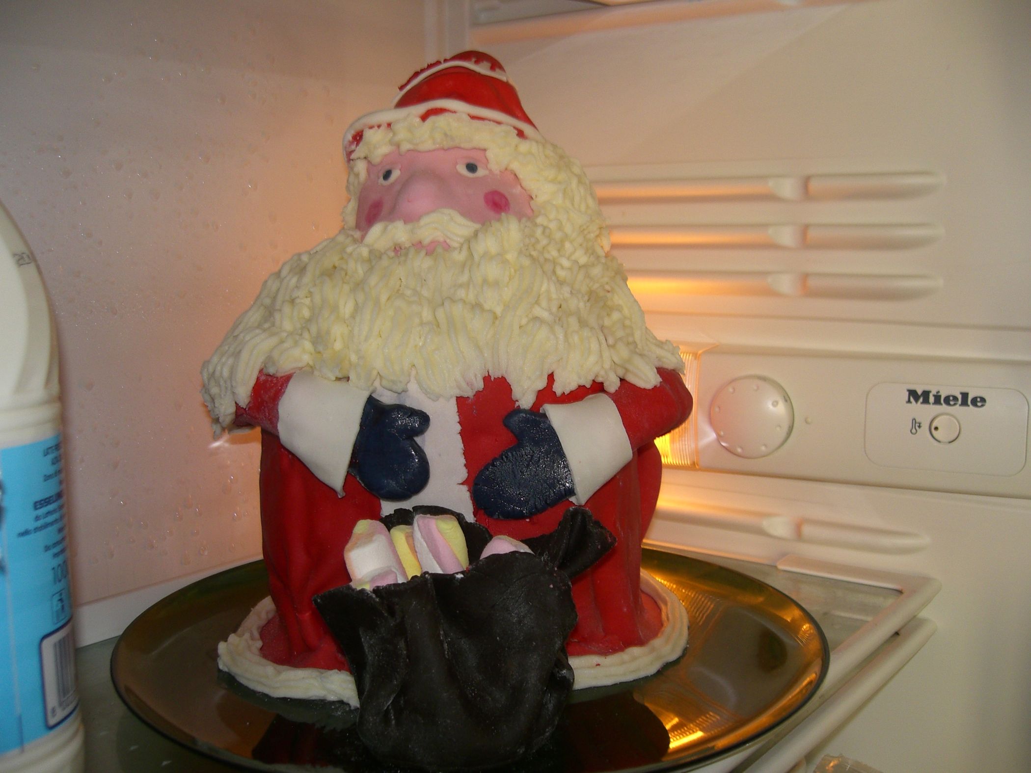 Santa Claus Cake Made by Panettone and Fondant : 4 Steps - Instructables