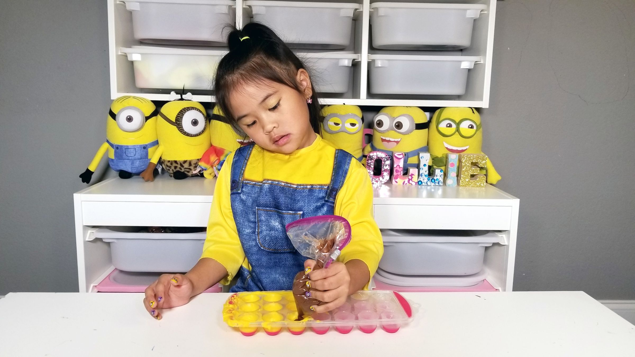 DIY Nutella Filled Minion Bon Bons | Minion Chocolates Recipe : 7 Steps ...