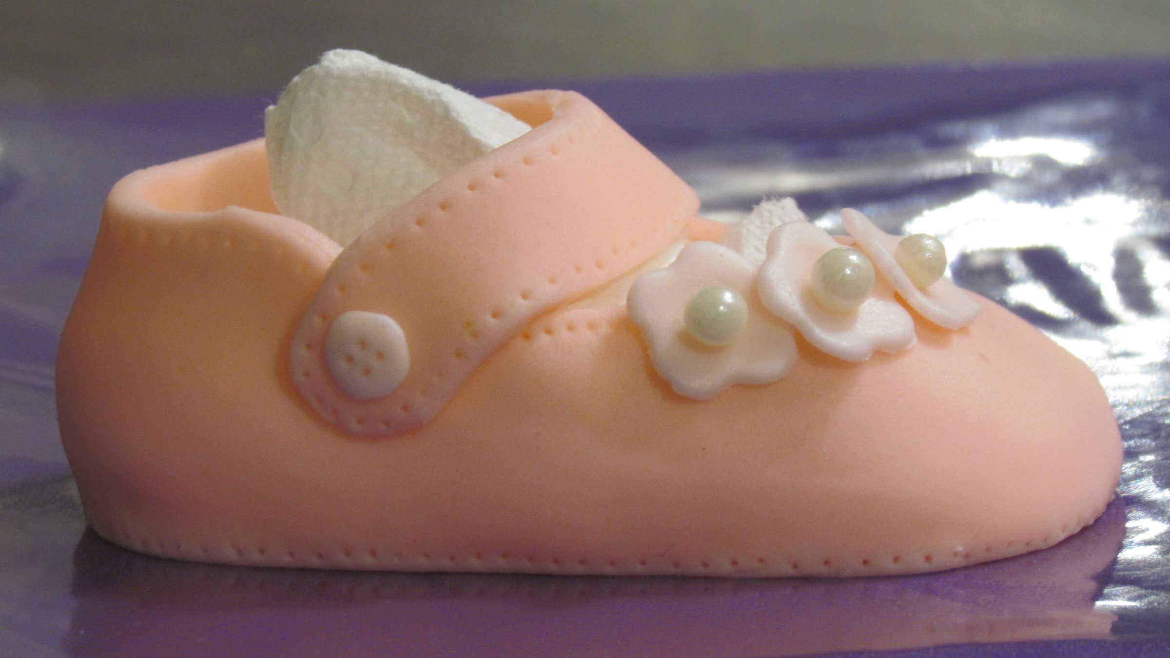 Super Cute Shoe, Fondant Cake!!! : 7 Steps - Instructables