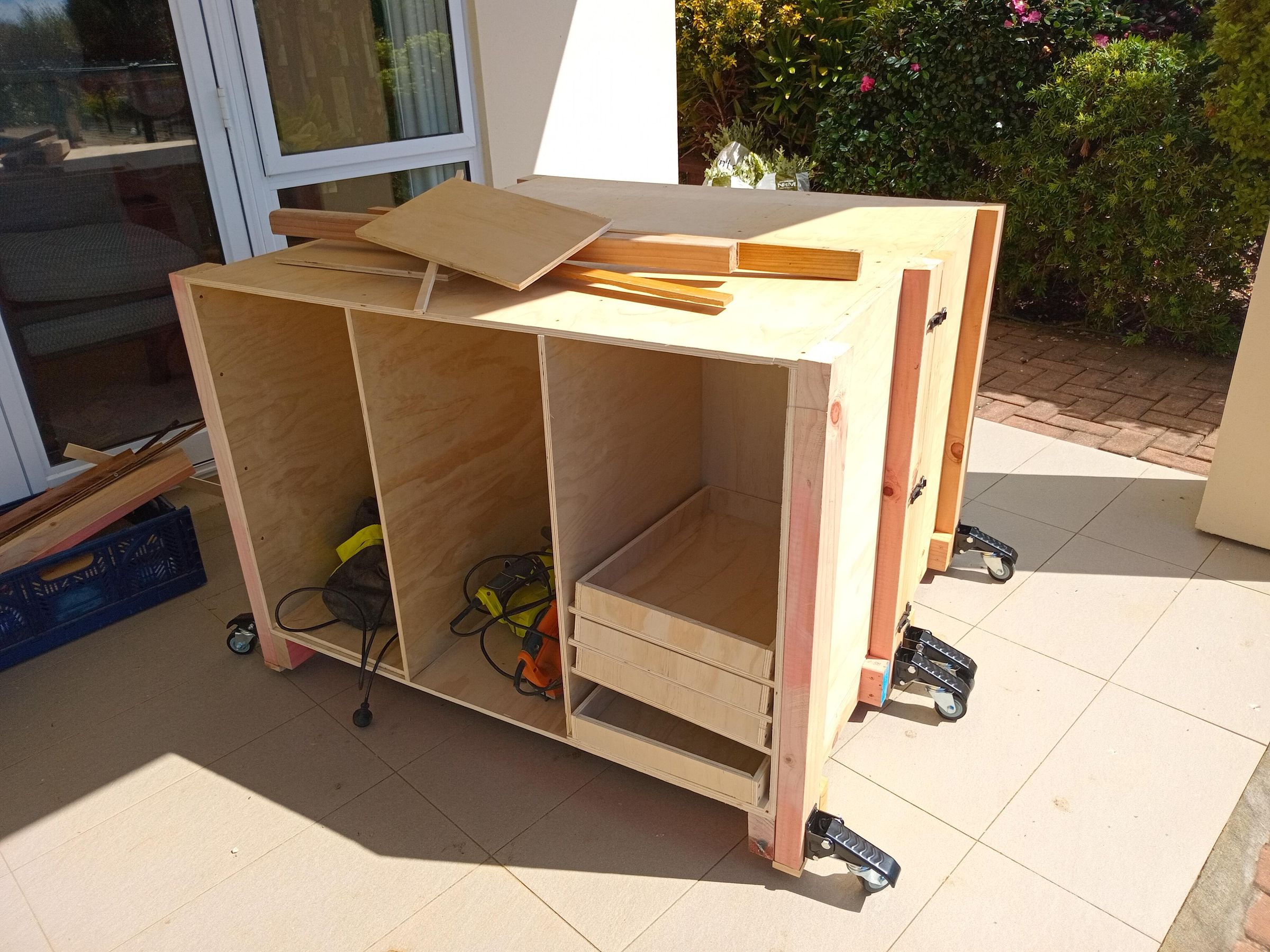 A New Workbench With Storage : 17 Steps (with Pictures) - Instructables