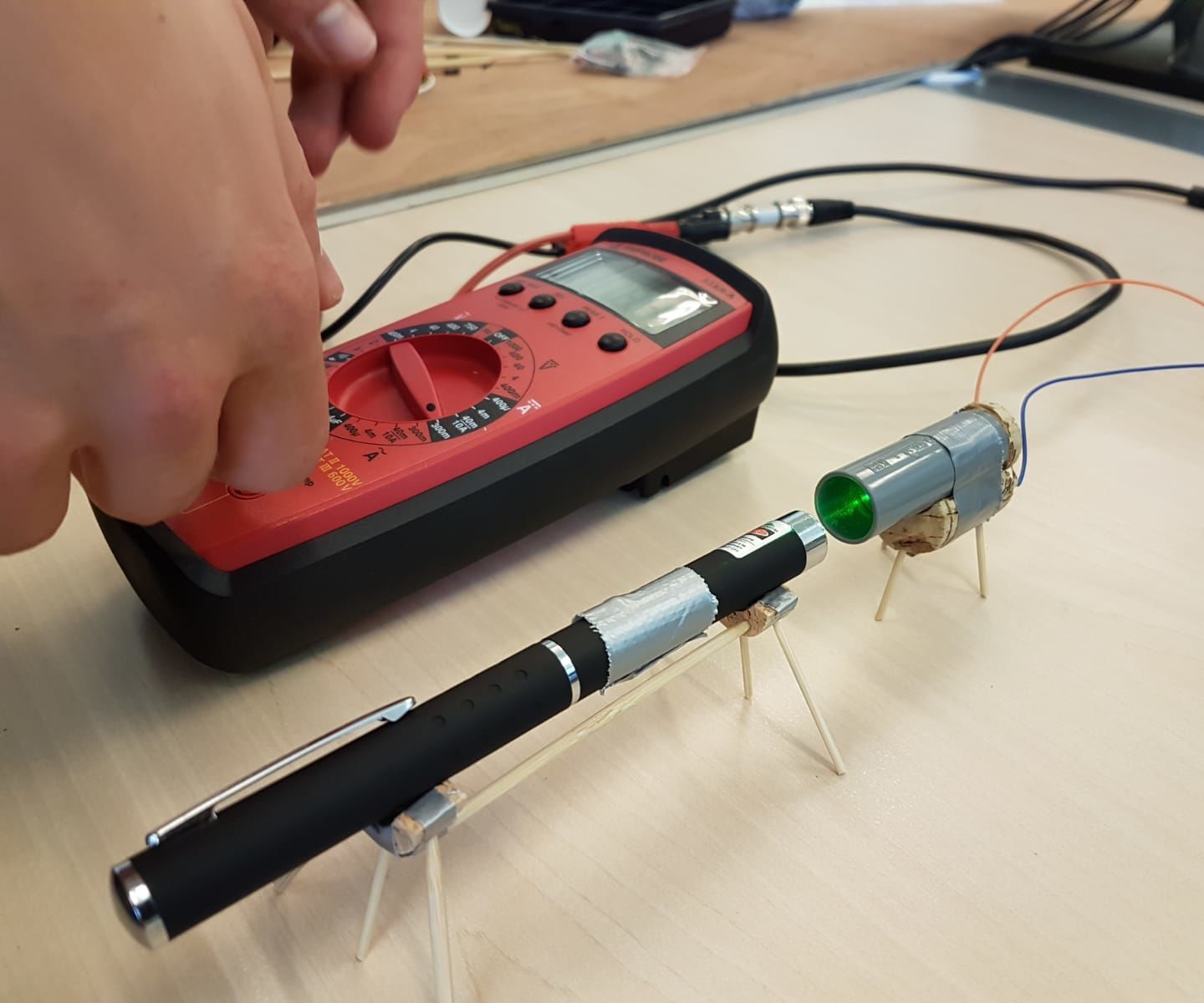Demonstrating Photo-electric Effect : 6 Steps - Instructables