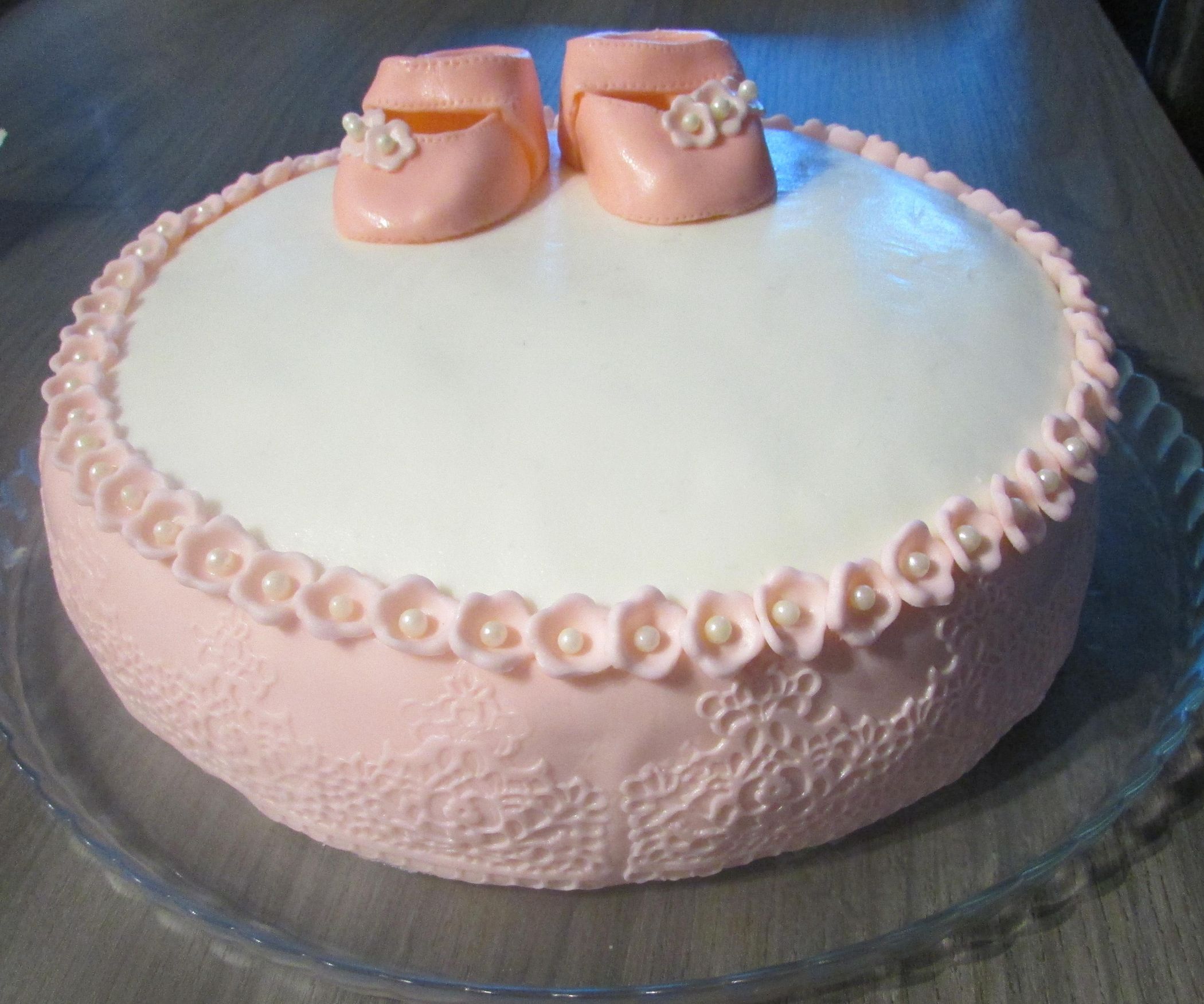 Super Cute Shoe, Fondant Cake!!! : 7 Steps - Instructables
