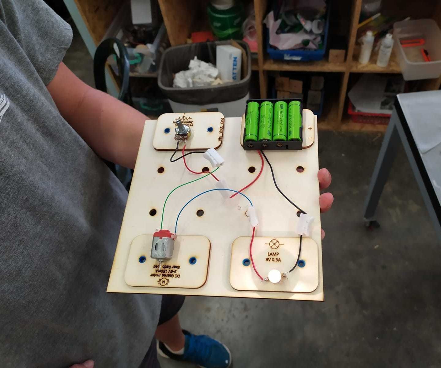 Electronic Tiles - a Physical Environment for Classroom Electronic ...