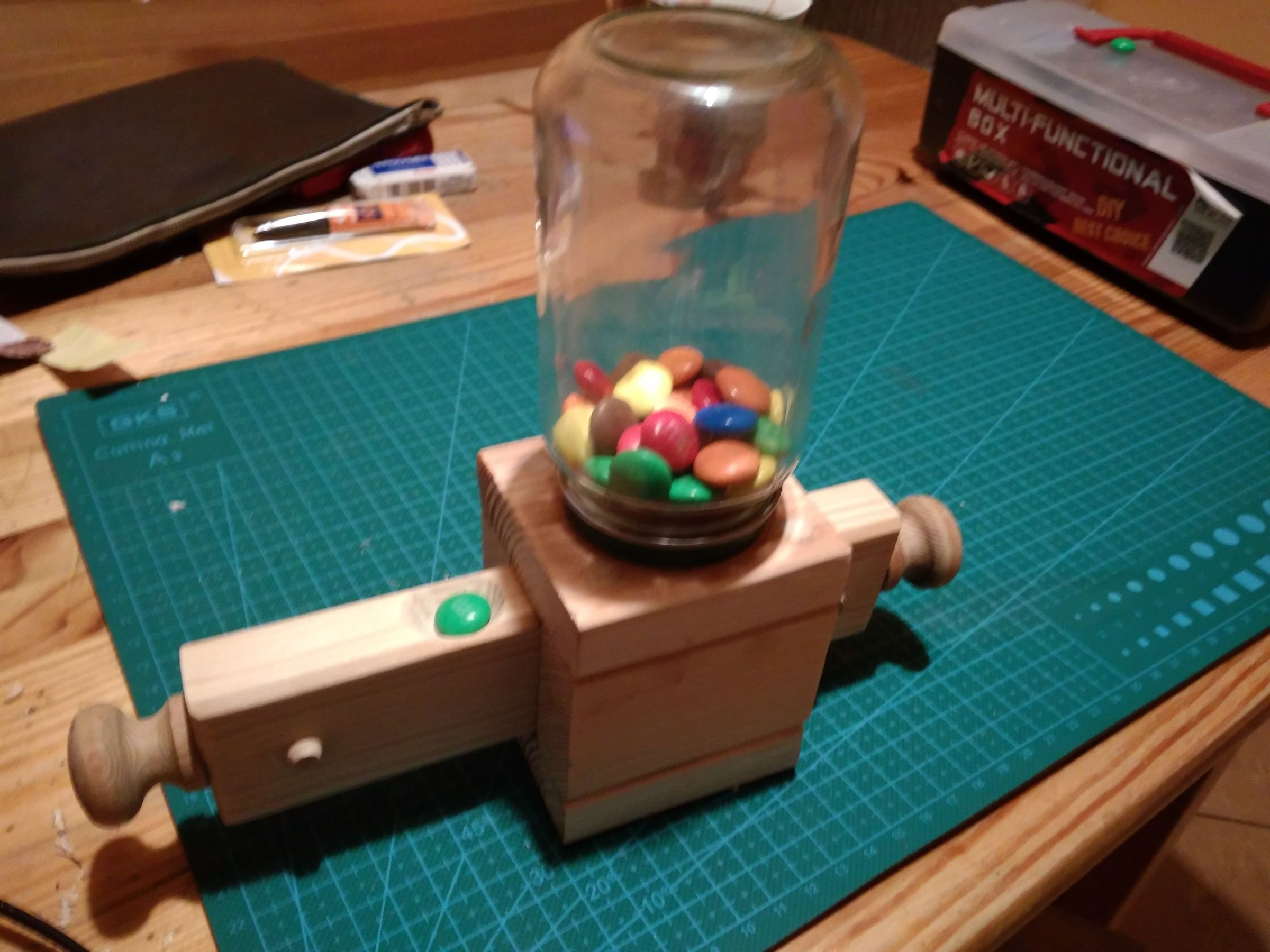 How to Build a Candy Dispenser : 5 Steps (with Pictures) - Instructables