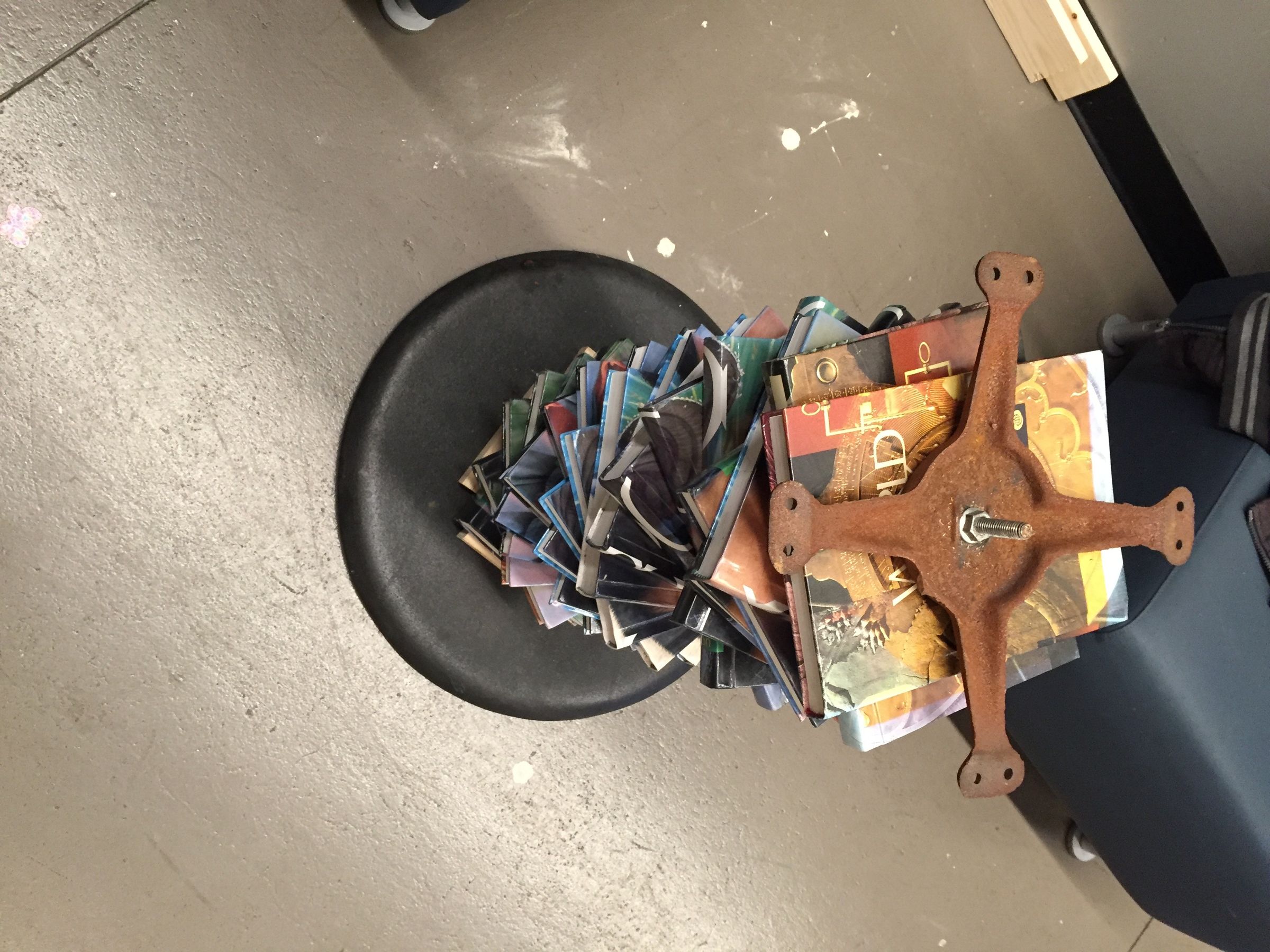 Encyclopedia Table : 5 Steps (with Pictures) - Instructables