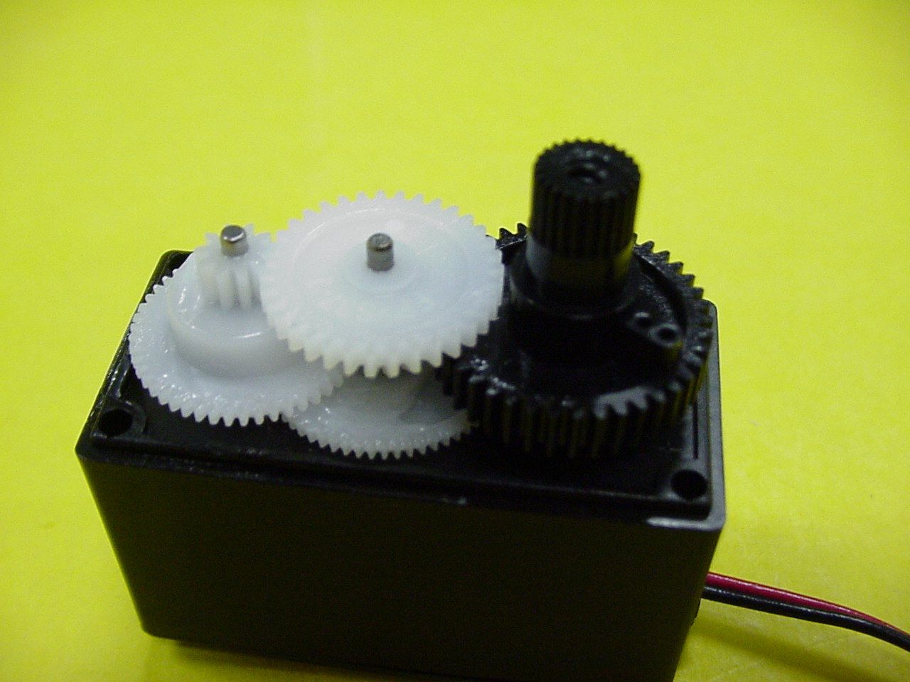 How to Modify a Servo Motor for Continuous Rotation ( One Motor Walker ...