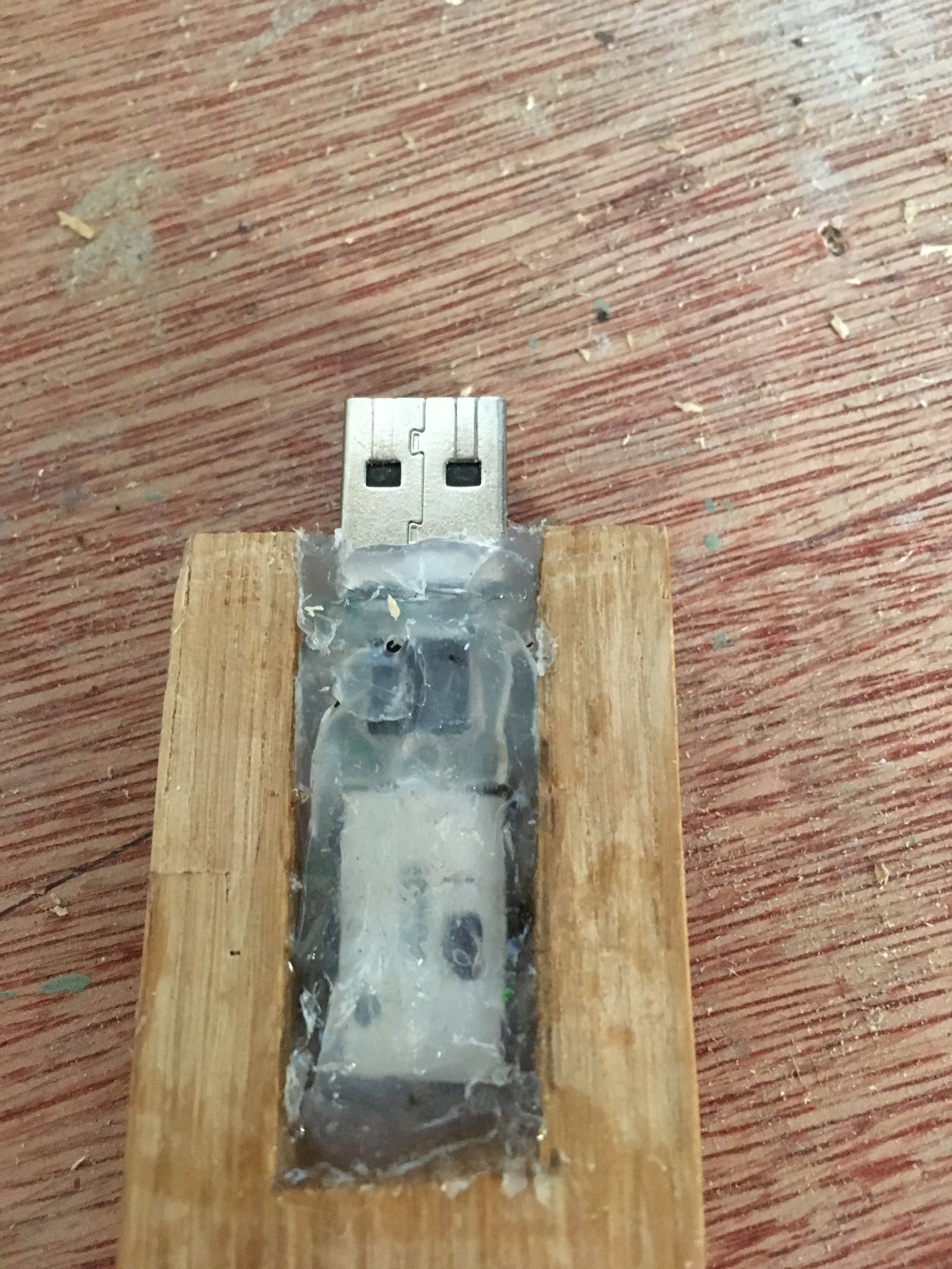 Fix a Damaged USB Memory Stick Case : 6 Steps (with Pictures ...