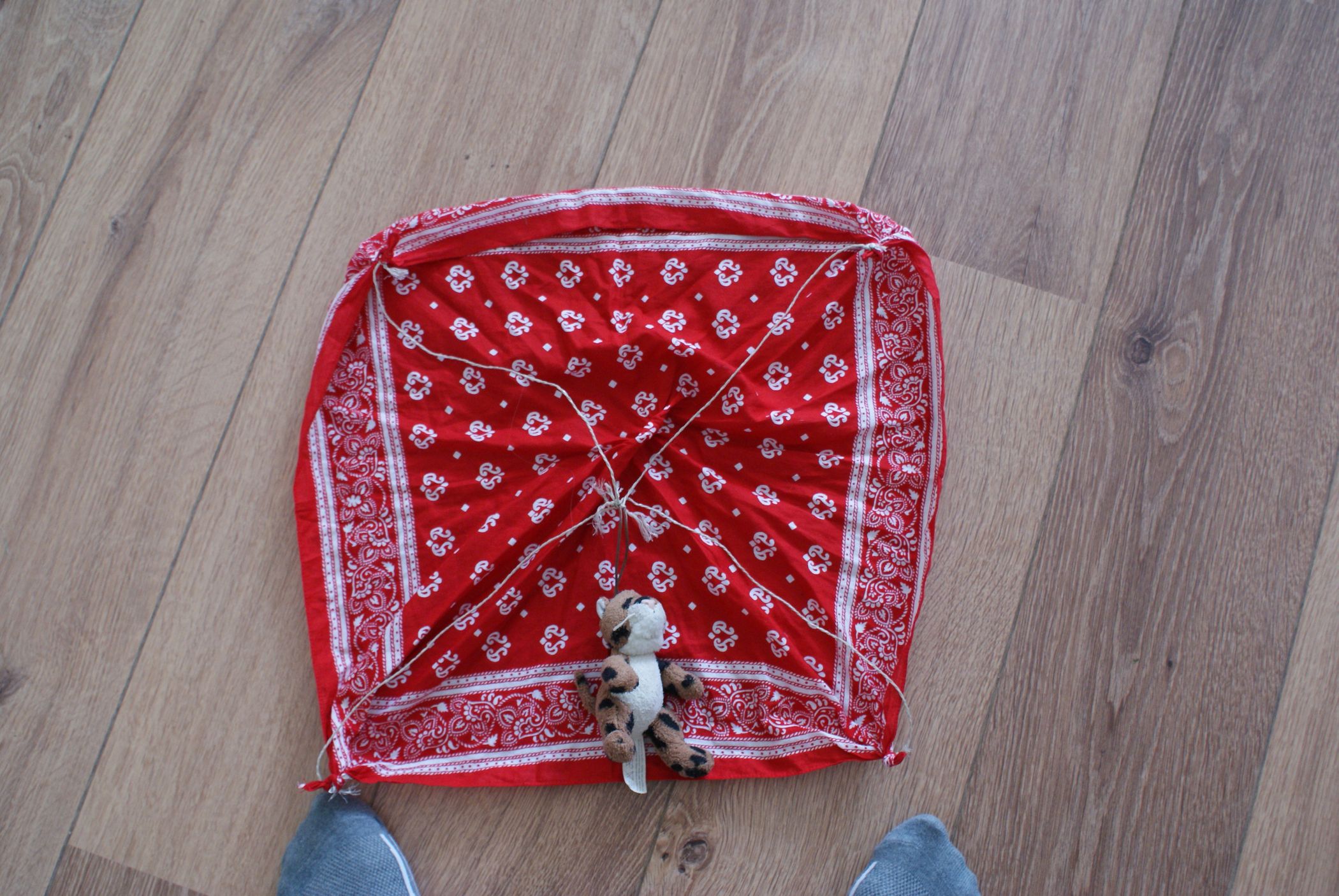 Parachute Puppet. : 4 Steps - Instructables