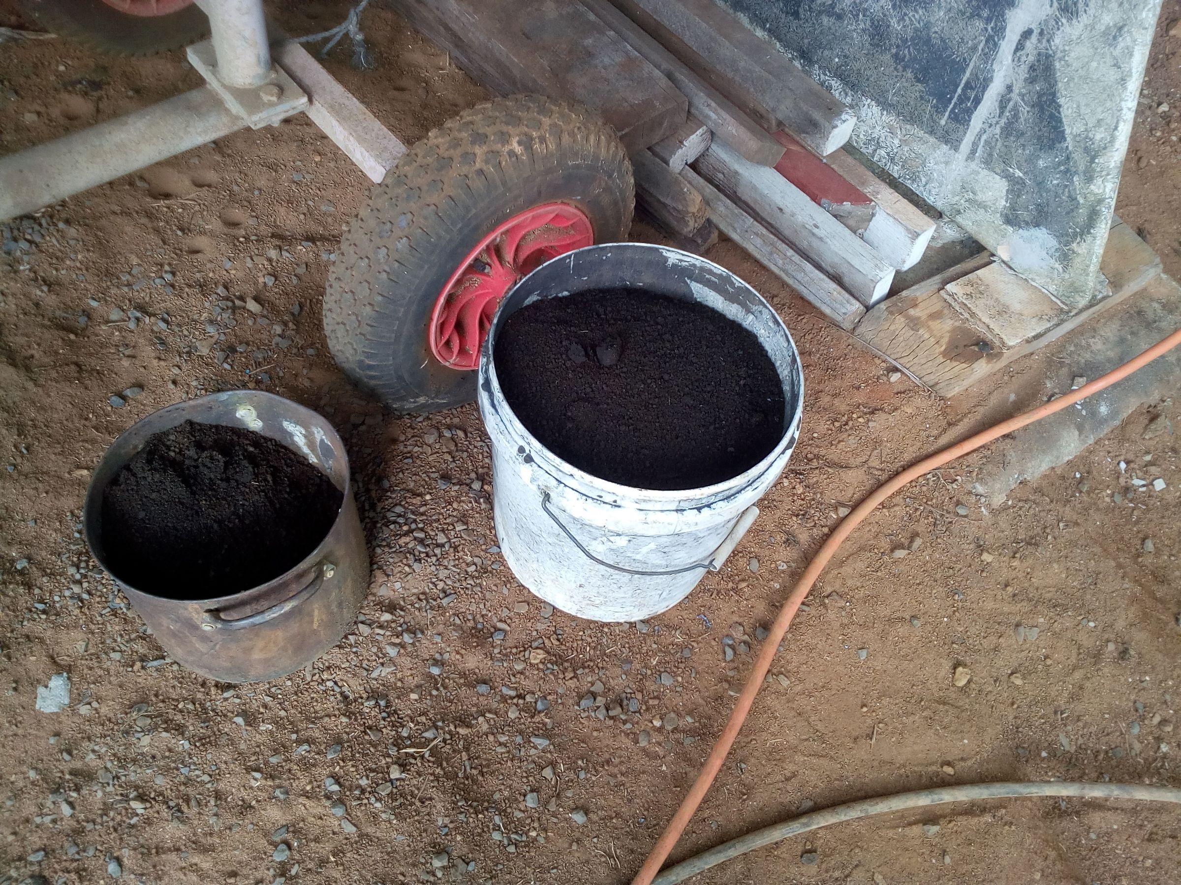 How I Make Biochar /Charcoal in a 44 Gallon Drum 2 Methods : 5 Steps ...
