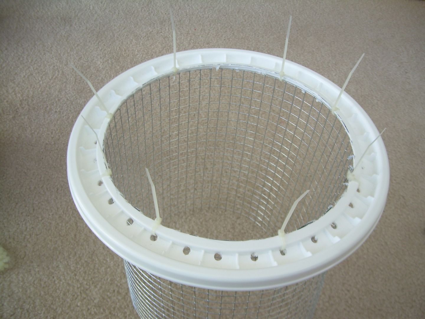 5 Gallon Bucket Fish Trap : 4 Steps (with Pictures) - Instructables