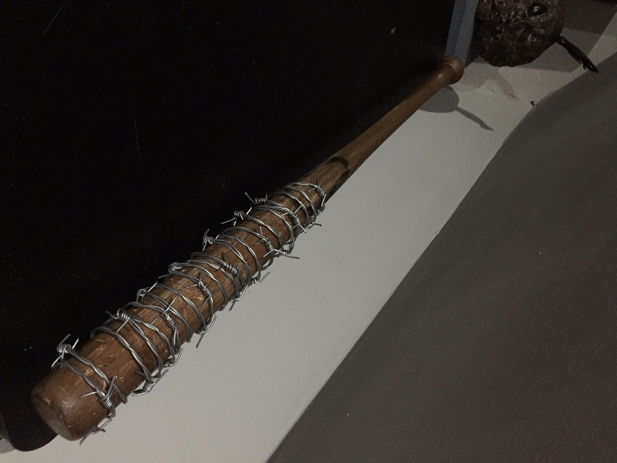 Lucille Bat Walking Dead : 5 Steps - Instructables