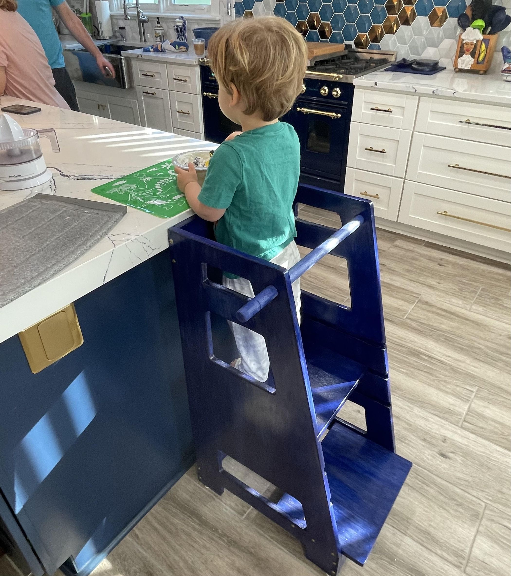 TODDLER STEP / MOTHER'S HELPER STOOL : 9 Steps (with Pictures ...