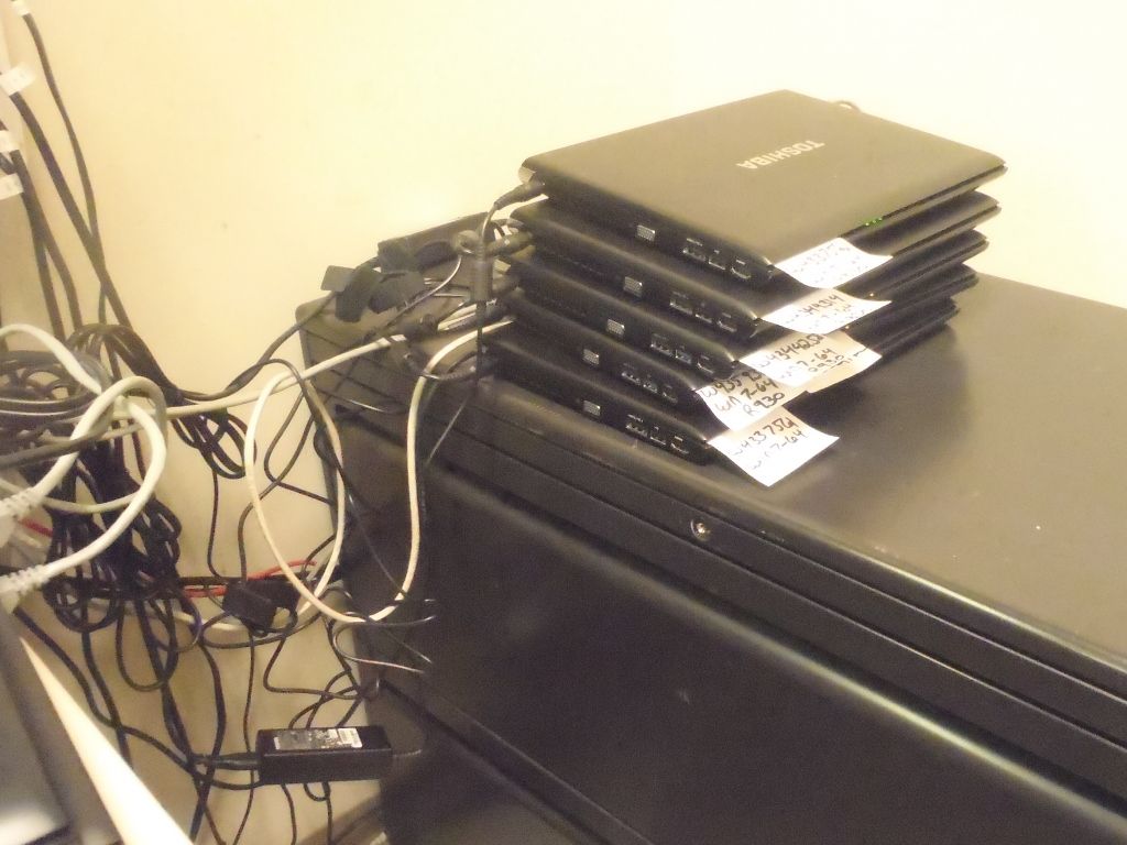 Bulk Laptop Holder : 3 Steps - Instructables