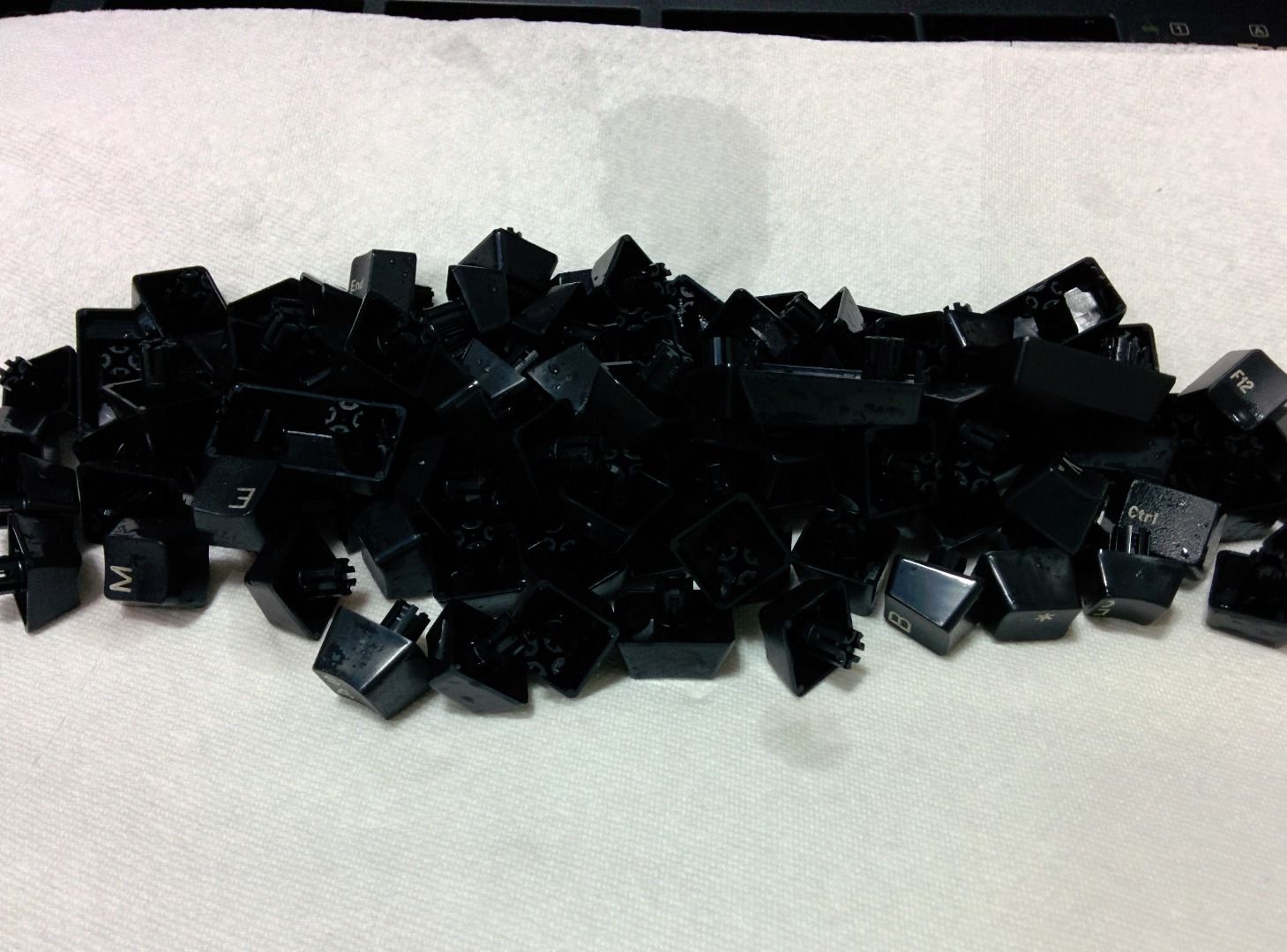 Clean a Very Used Keyboard : 8 Steps (with Pictures) - Instructables