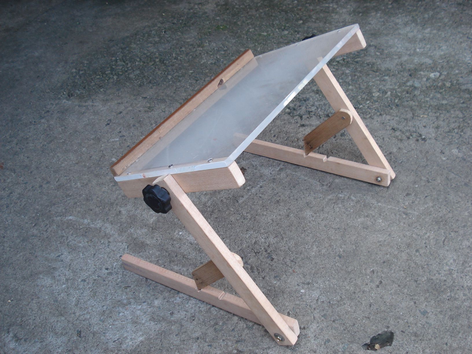 Laptop Stand for Bed - My Design : 5 Steps - Instructables
