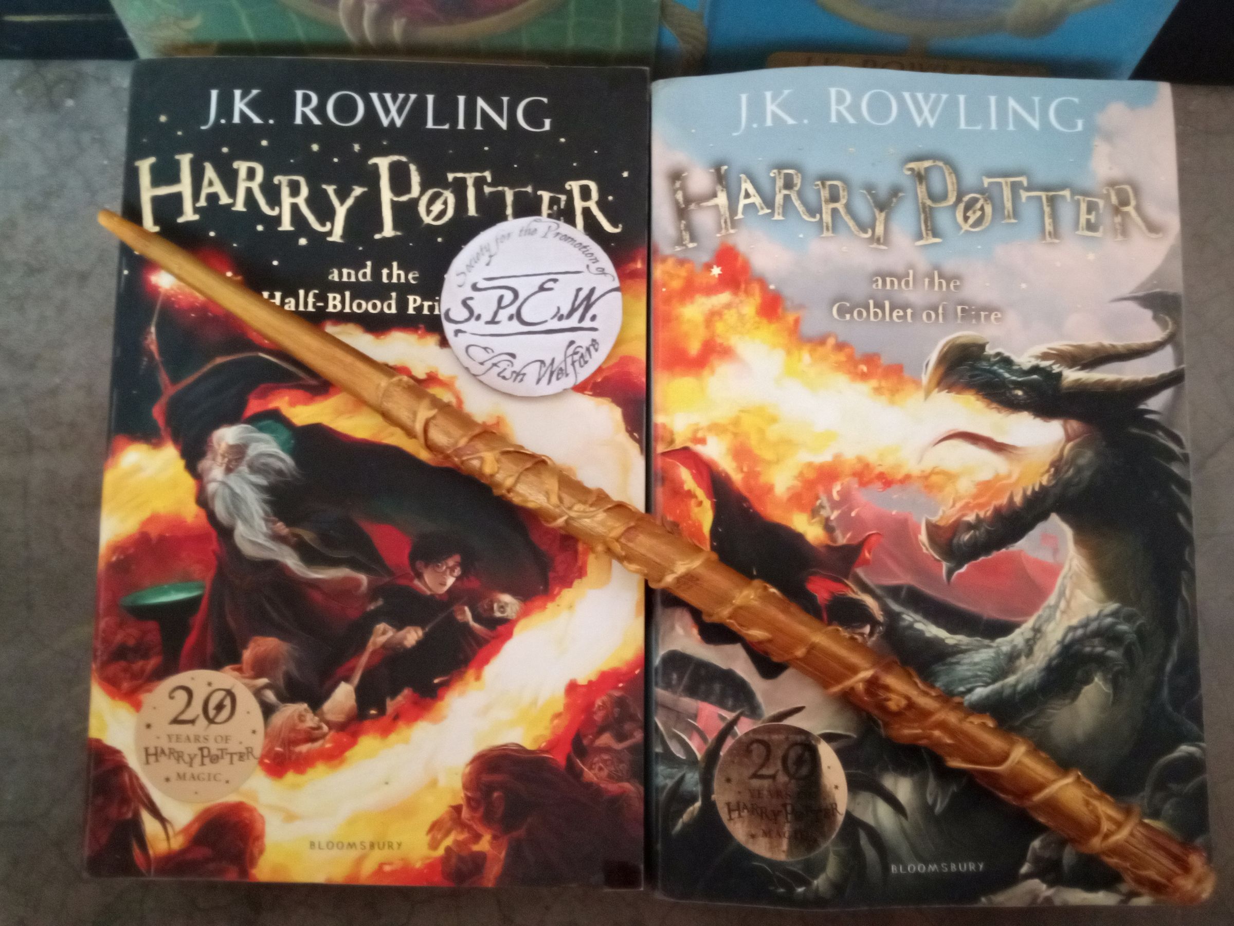 Hermione Granger's Wand and S.P.E.W Badge : 3 Steps - Instructables