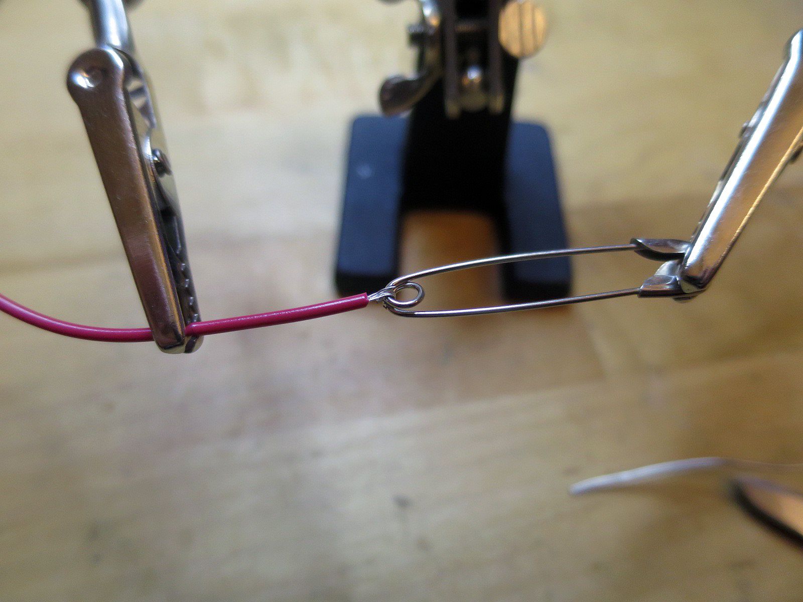 Safety Pin Crocodile Clips for ETextiles : 6 Steps (with Pictures ...