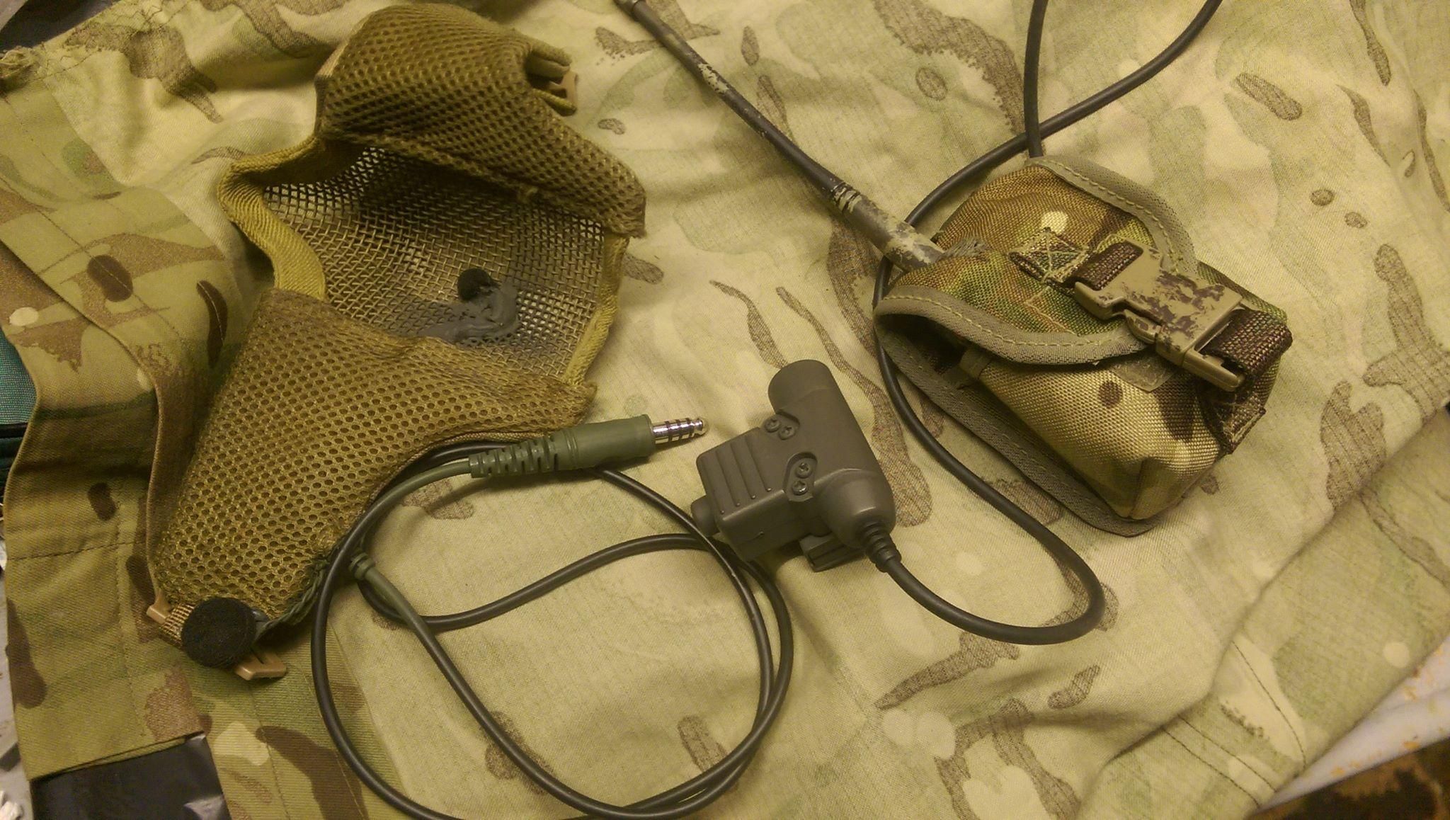 Airsoft Mask Integrated PTT (Push to Talk) Comms : 4 Steps - Instructables