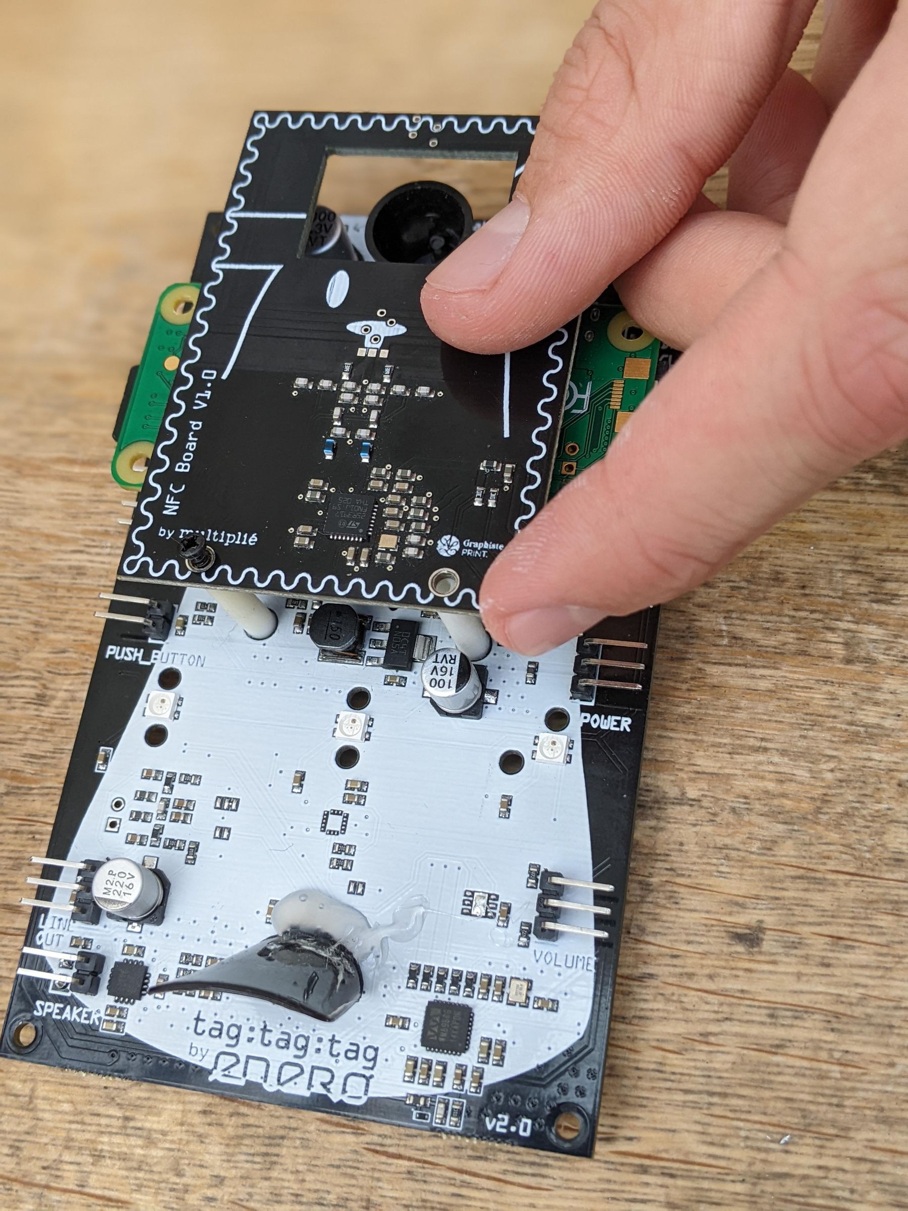 Installer La Carte NFC / NFC Board Installation : 8 Steps - Instructables