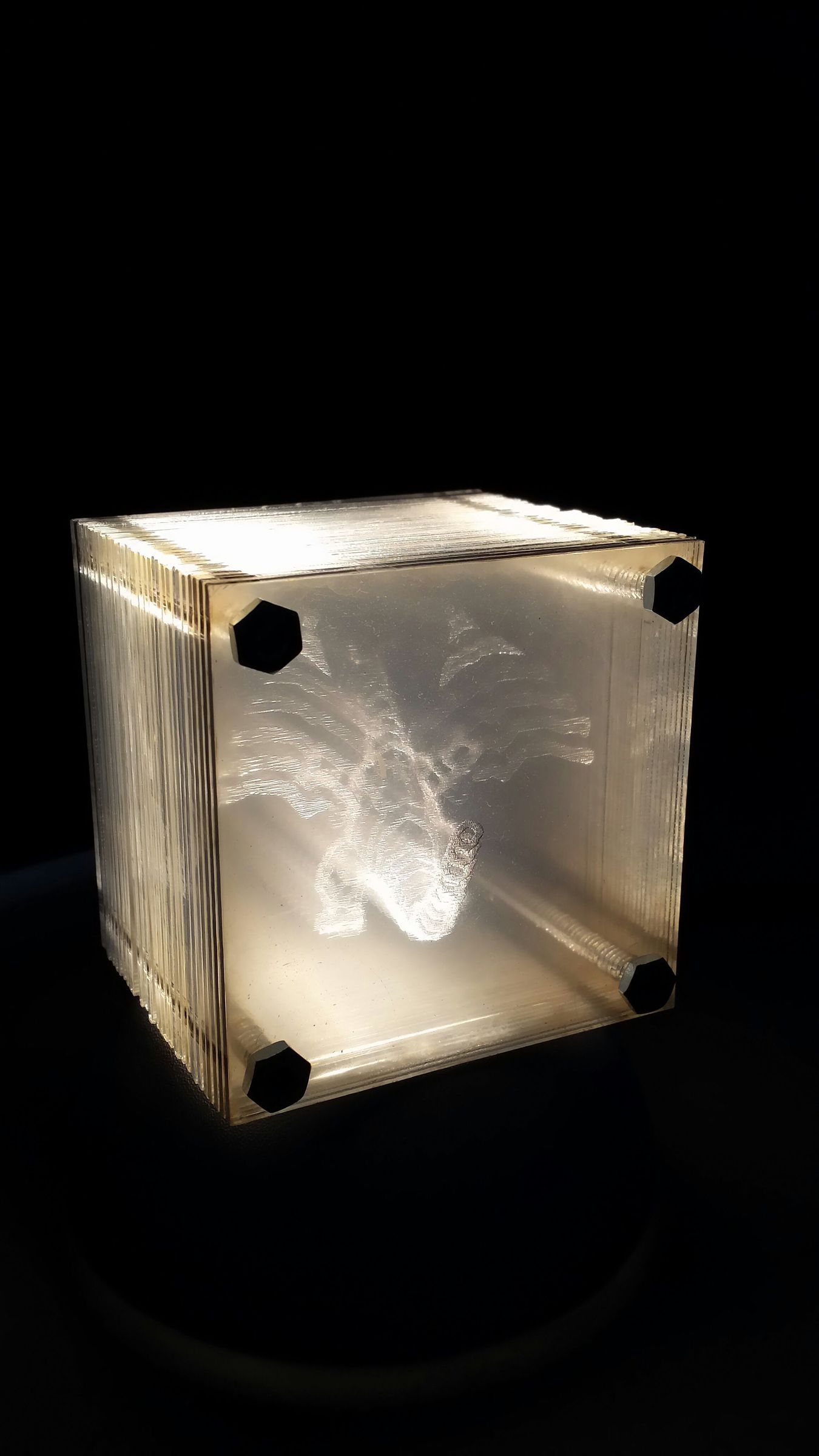 Cubic Hologram Lamp : 11 Steps (with Pictures) - Instructables