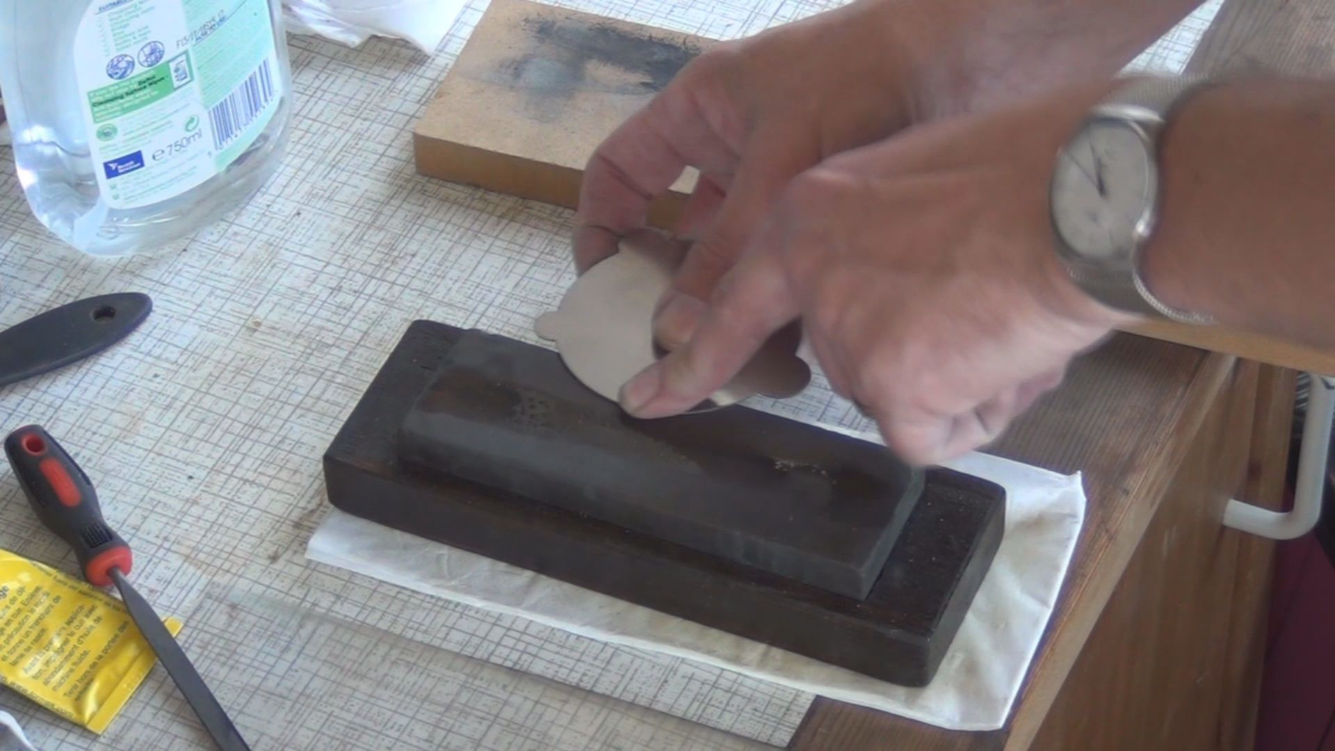 How to Sharpen a Convex Card Scraper : 8 Steps (with Pictures ...
