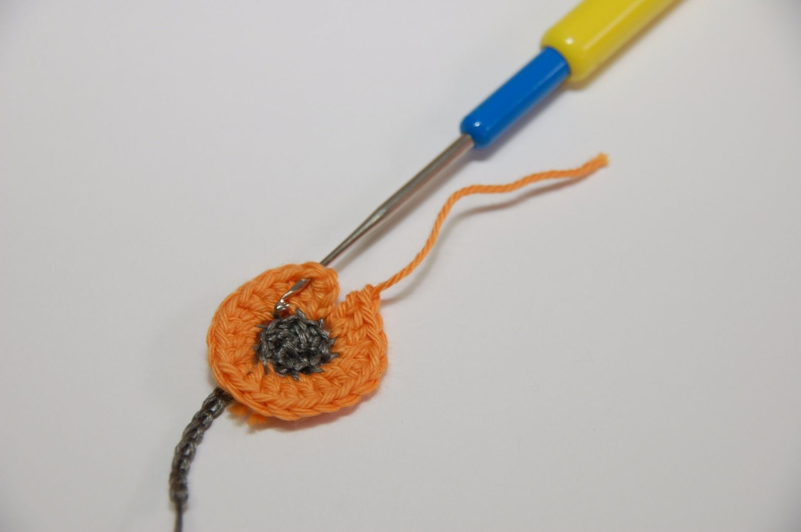 Crochet Battery Holder : 5 Steps - Instructables
