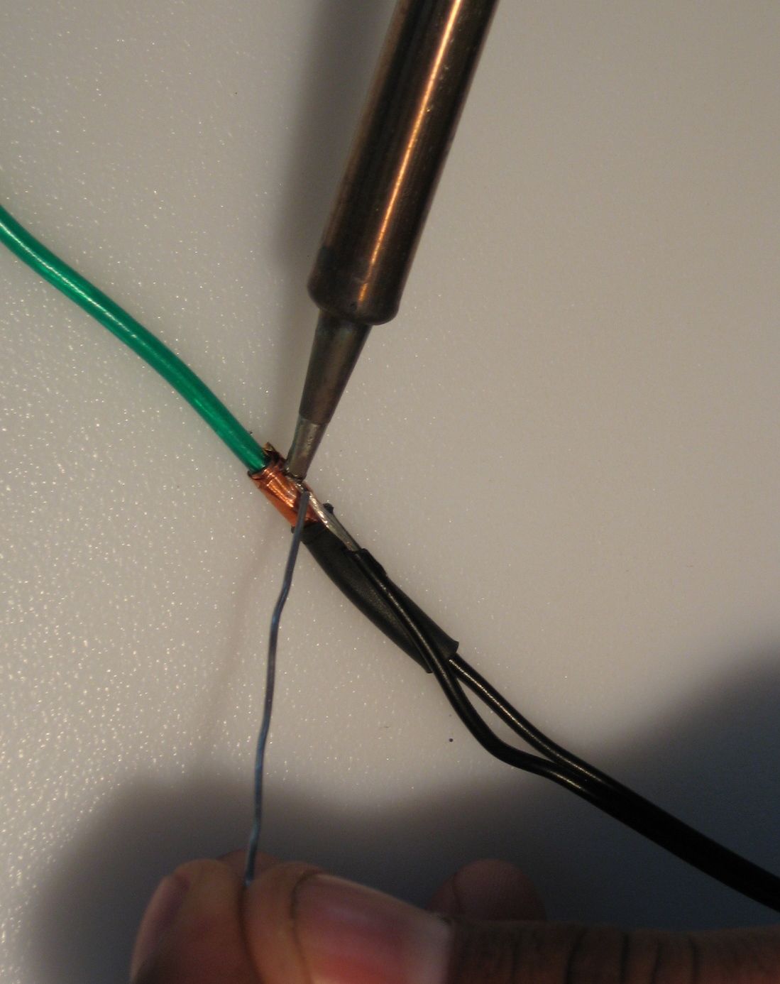 How to Solder EL (Electroluminescent) Wire : 7 Steps (with Pictures ...