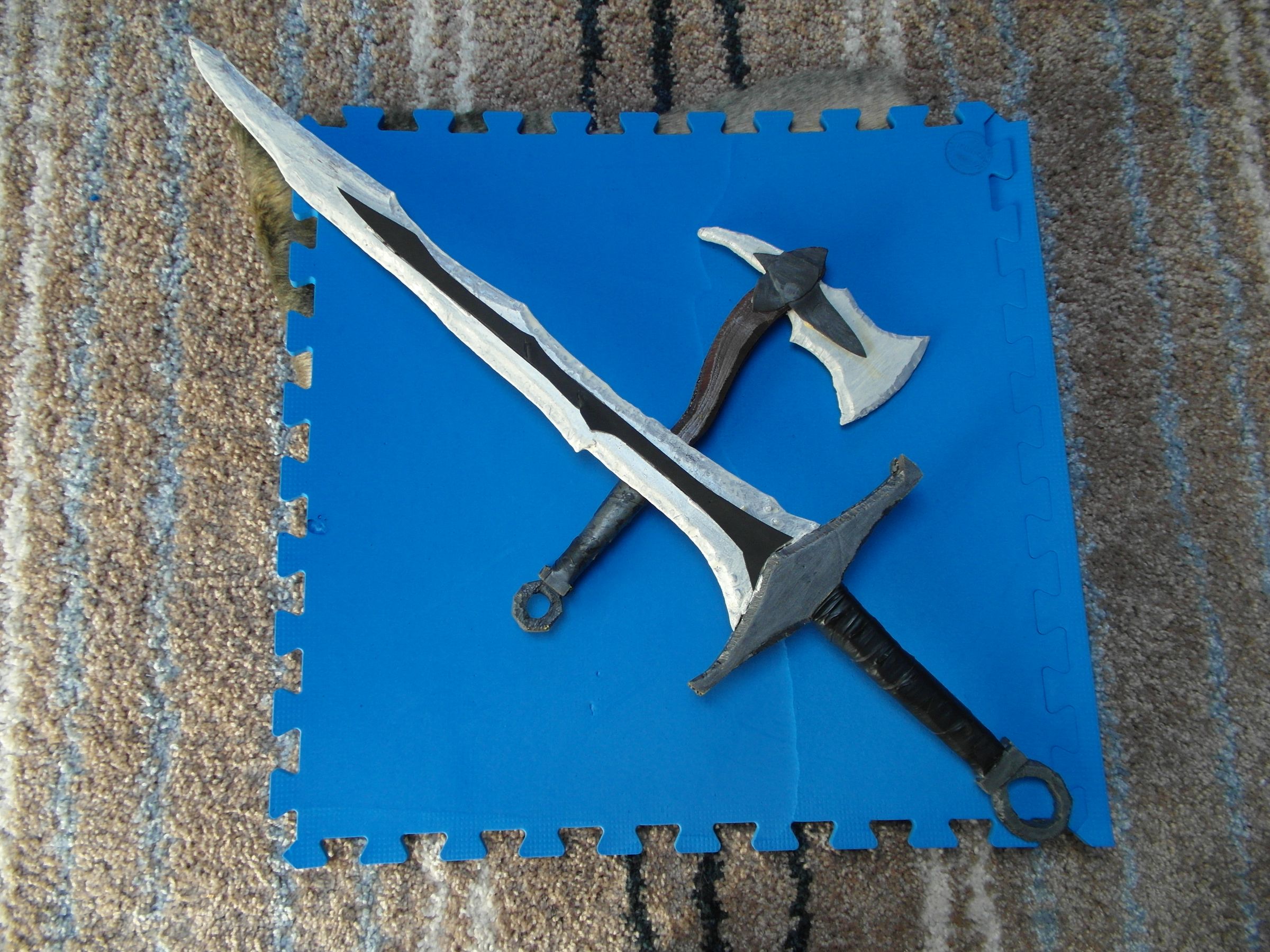 Skyrim: Dragonbone Sword. : 4 Steps - Instructables