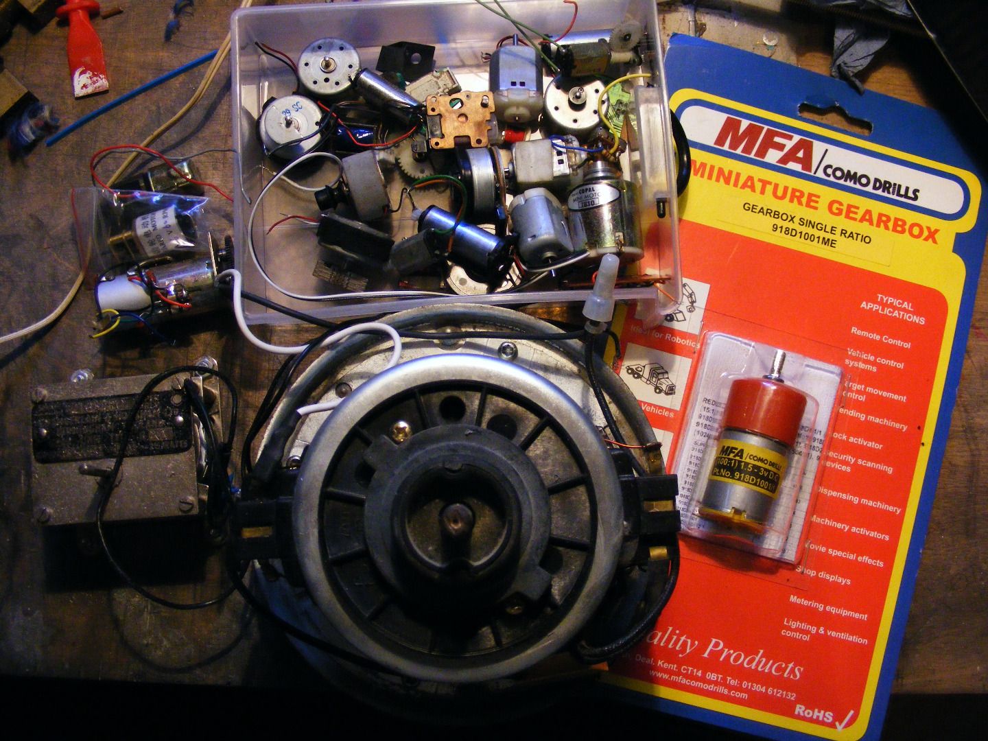 Lazy Susan Motorized Robot Style : 14 Steps (with Pictures) - Instructables