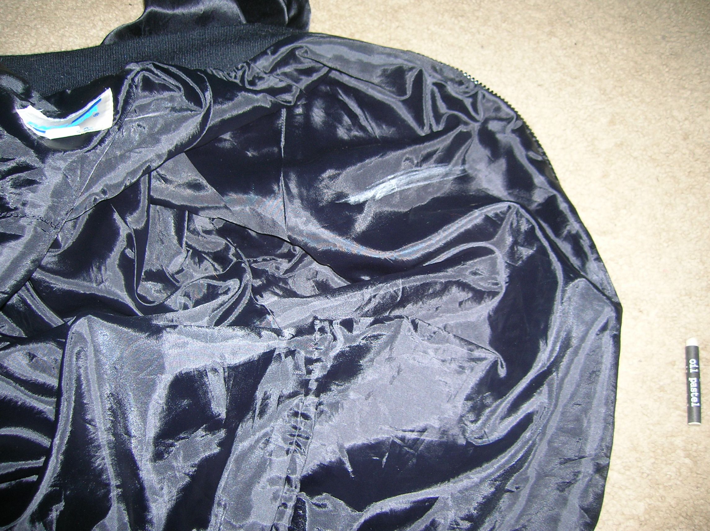 How to Repair a Leather Jacket by Hand : 6 Steps - Instructables