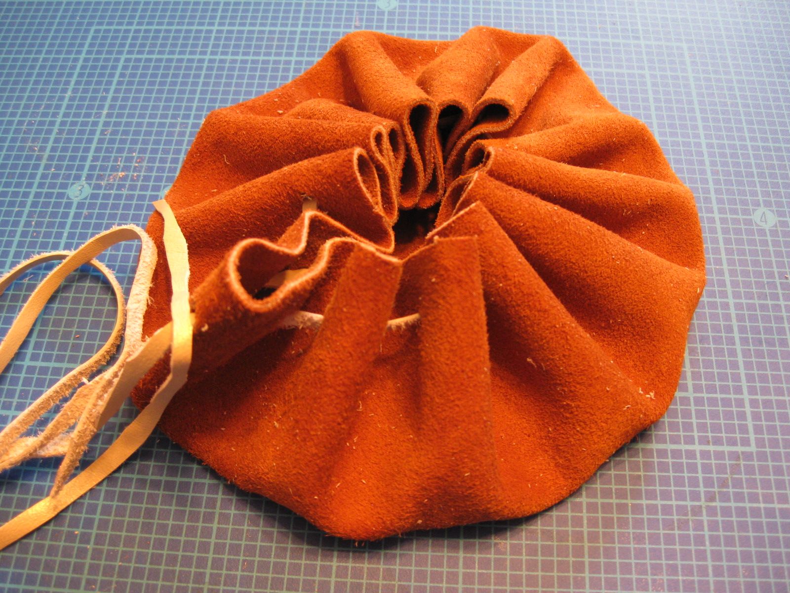 Simple Leather Pouch : 4 Steps (with Pictures) - Instructables