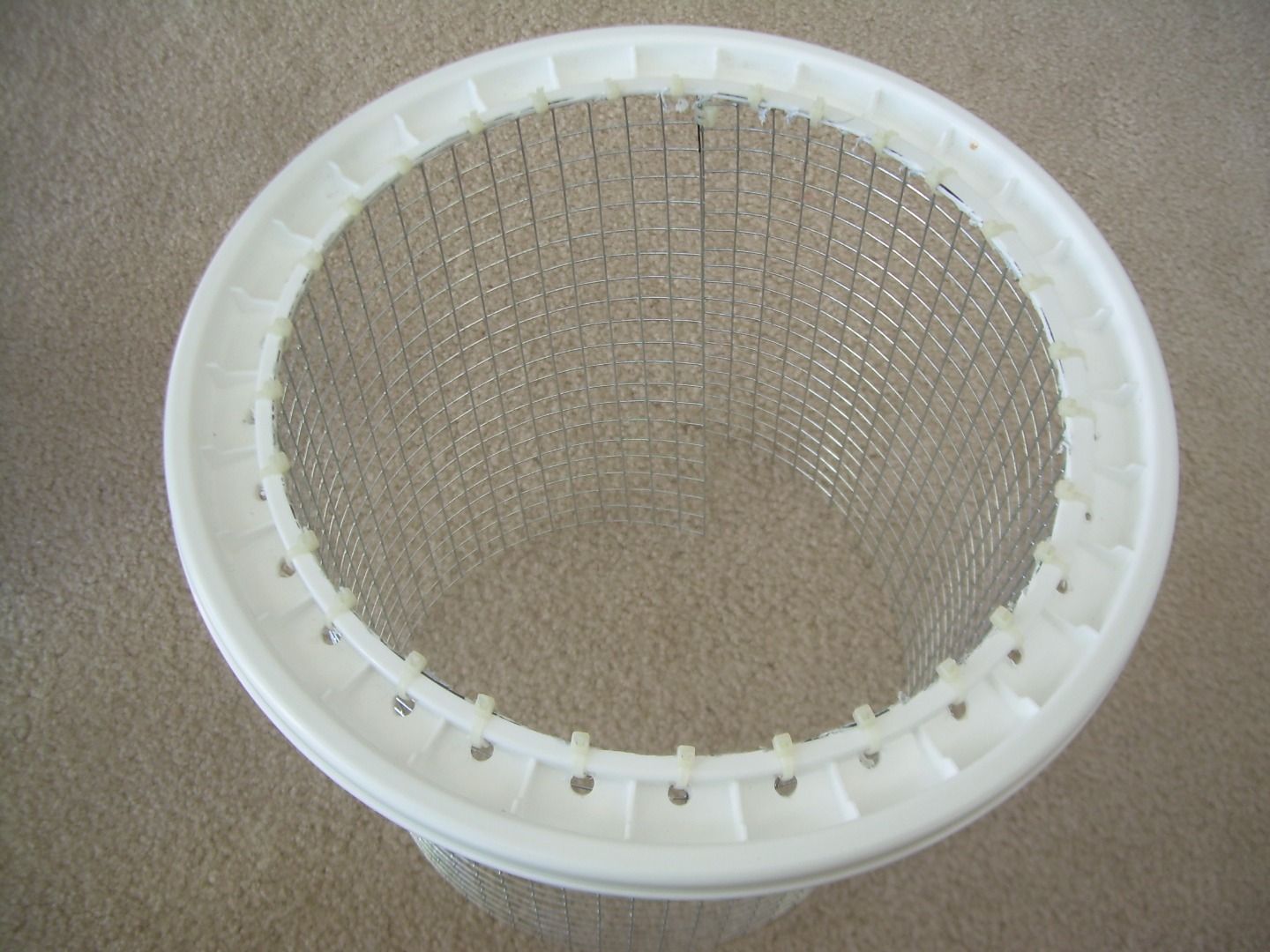5 Gallon Bucket Fish Trap : 4 Steps (with Pictures) - Instructables