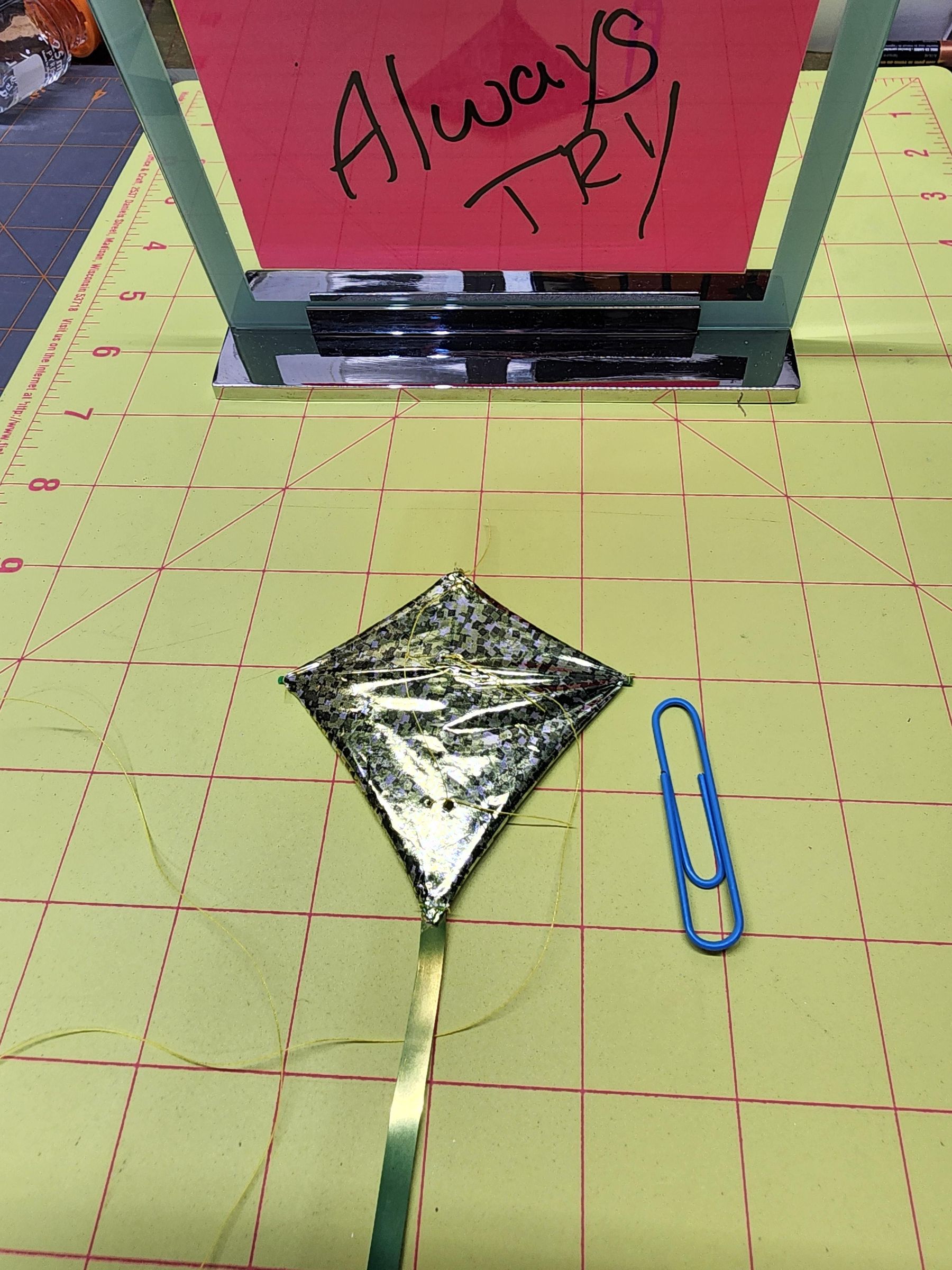 Mini / Micro Scale Kite : 11 Steps - Instructables